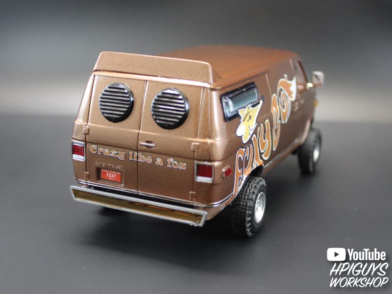 AMT 1975 Chevy Van Foxy Box 1:25 Scale Model Kit