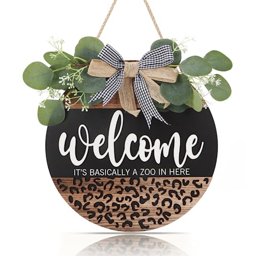 FWIEXA 3D Welcome Door Sign Wreath Wall Decor, It's Basically A Zoo in Here Round Wood Hanging Sign (11.4”x11.4”), Funny Hollow Leopard Pattern Decoration for Yard Garden Farmhouse Outdoor