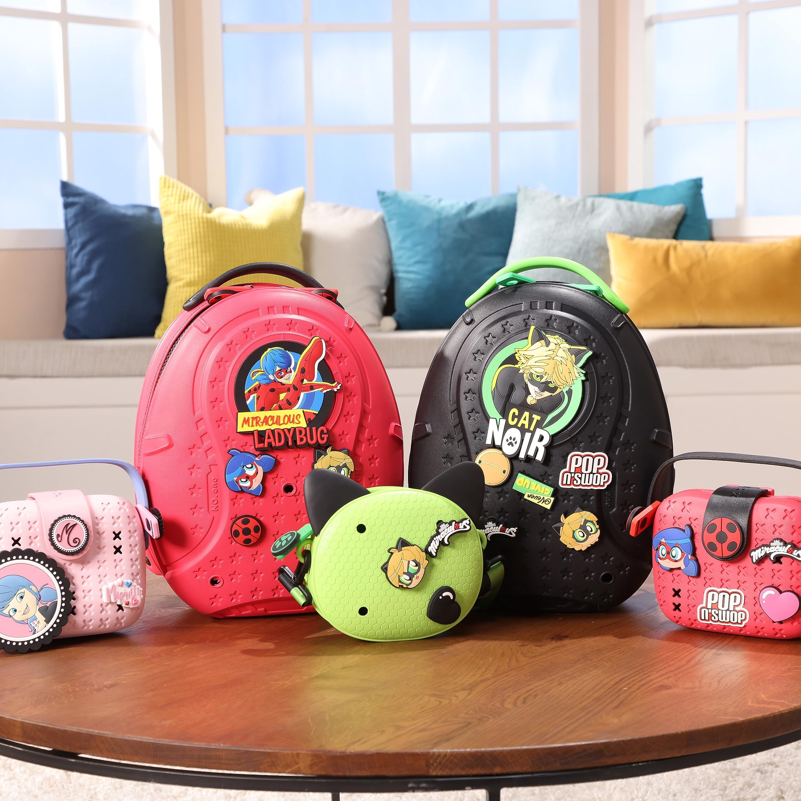Miraculous Ladybug Pop n' Swop Red Mini Handbag, Customizable Bag 4 Clip-on Badges, Accessory Bag, Lightweight Durable Waterproof Handbag - Gift for Girls and Kids (Ladybug)