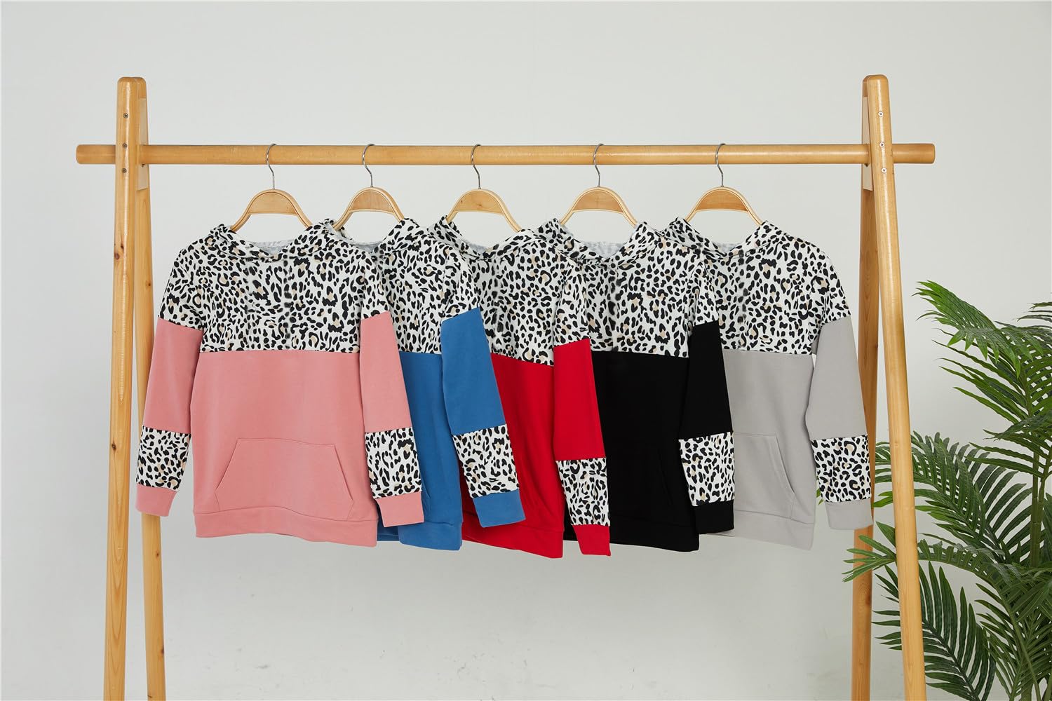 Haloumoning Kids Girls Fleece Pullover Hoodies Cute Leopard Printed Hooded Sweatshirts with Pockets 4-15 Years
