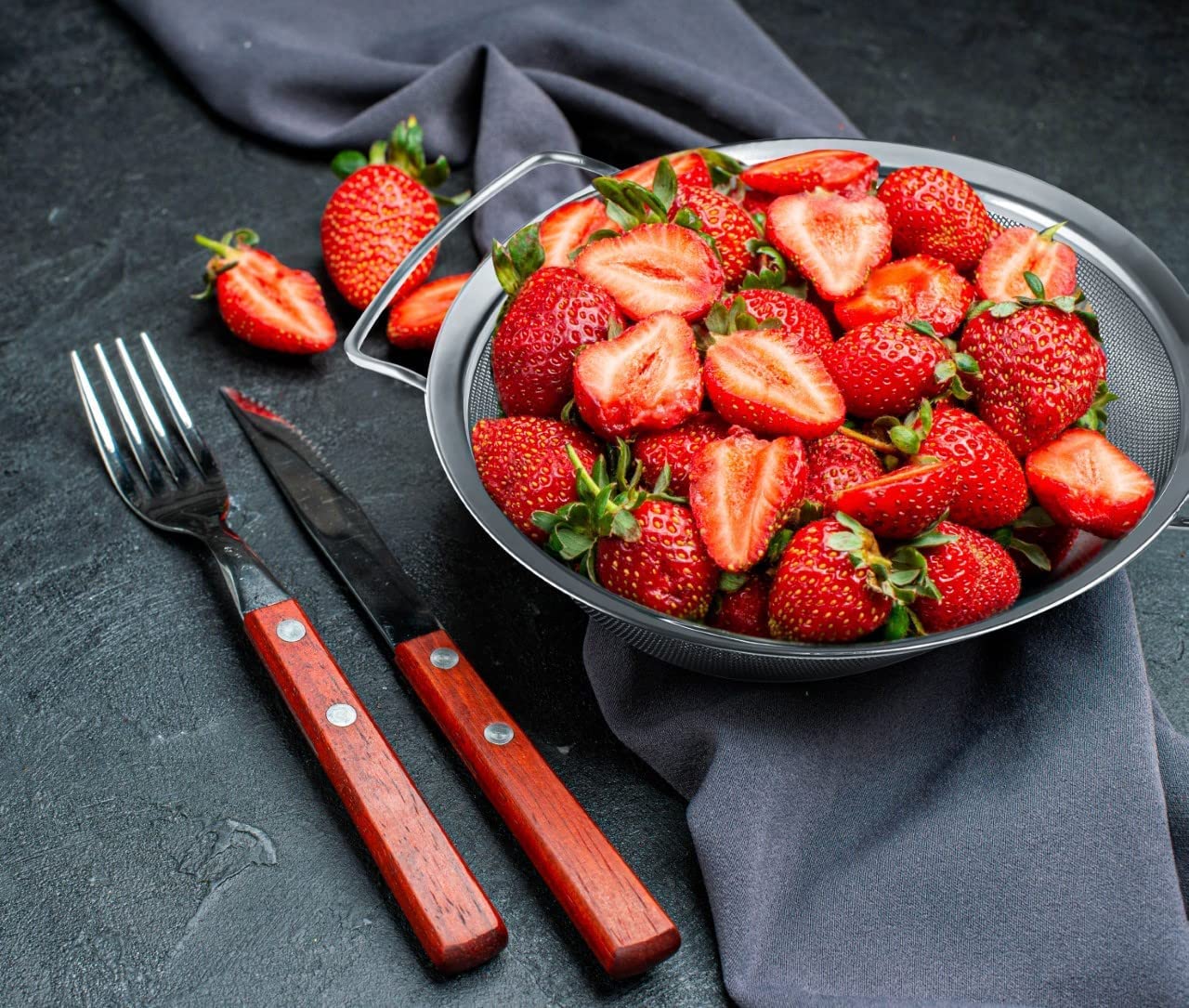 Kafoor 8" Large Fine Mesh Strainer with thermo plastic rubber handle - Sieve Fine Mesh Stainless Steel - Ideal to Strain Pasta, Quinoa and Rice.