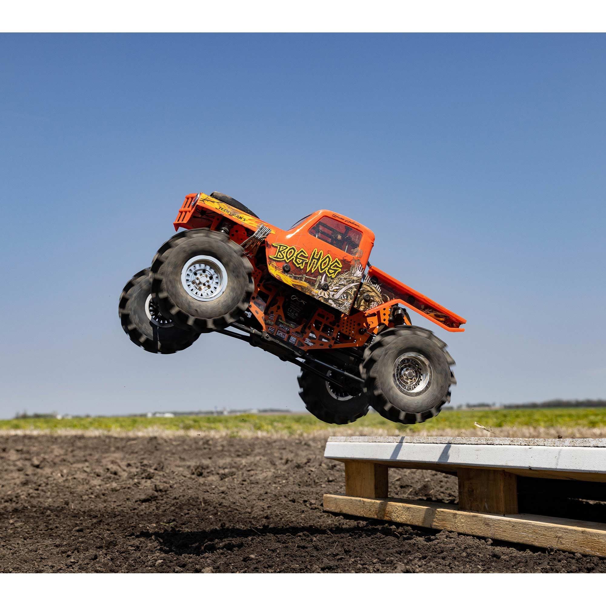 Losi RC Crawler LMT 4 Wheel Drive Solid Axle Mega Truck Brushless RTR Batteries and Charger Not Included Bog Hog LOS04024T2