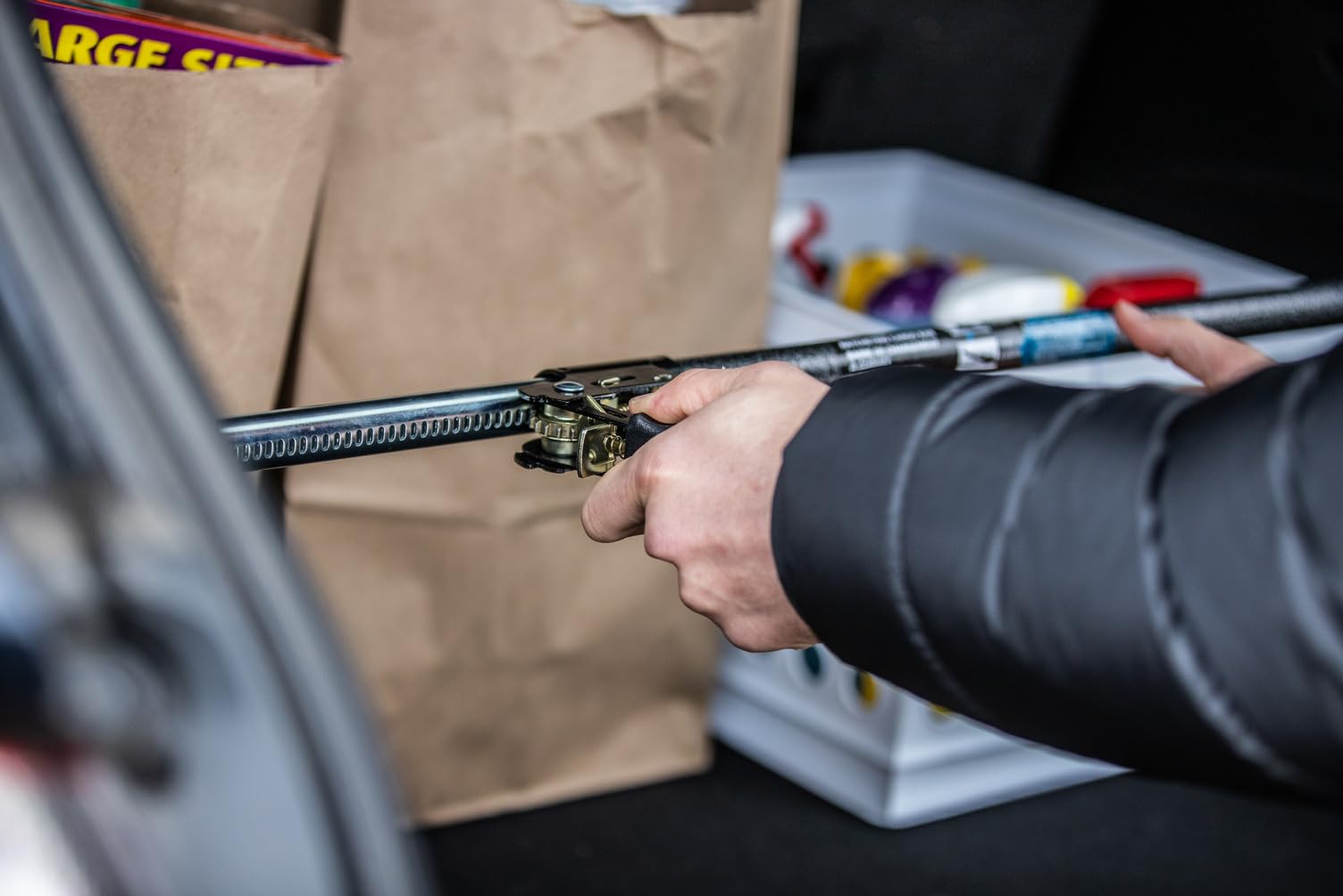 Keeper - Ratcheting Cargo Bar - Black/Silver, Adjustable From 40"-70"