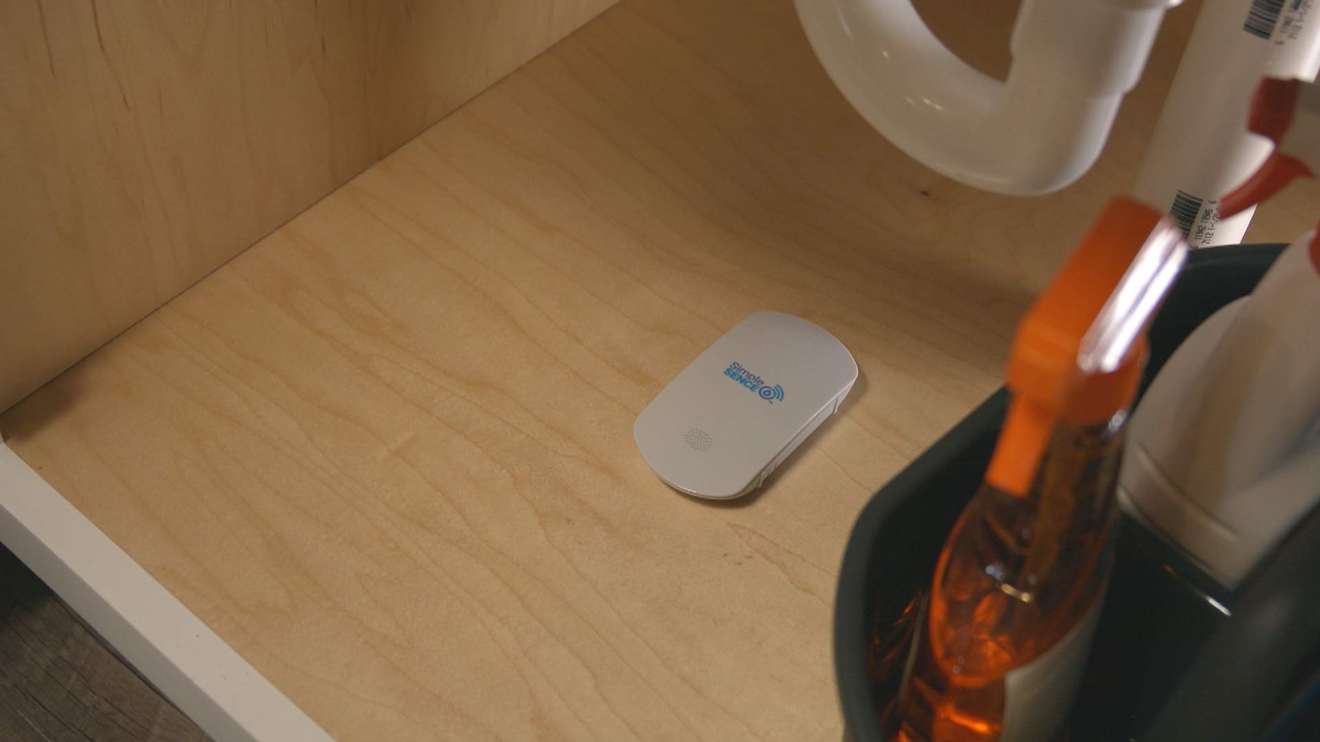SimpleSENCE Water Leak and Freeze Detector, Smart WiFi Water and Freeze Sensor with Audible Alarm and Text & E-Mail Notification. Continuous Monitoring for Your Home and Investment Property (1 Pack).
