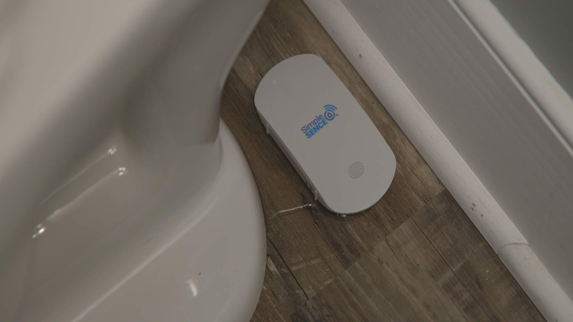 SimpleSENCE Water Leak and Freeze Detector, Smart WiFi Water and Freeze Sensor with Audible Alarm and Text & E-Mail Notification. Continuous Monitoring for Your Home and Investment Property (1 Pack).