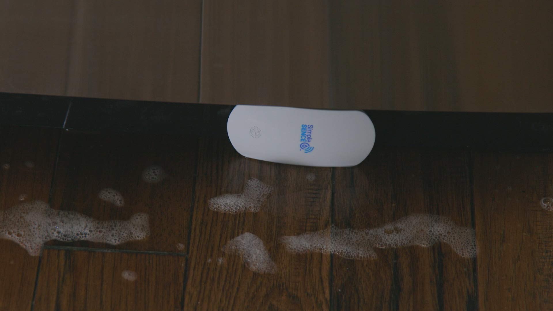 SimpleSENCE Water Leak and Freeze Detector, Smart WiFi Water and Freeze Sensor with Audible Alarm and Text & E-Mail Notification. Continuous Monitoring for Your Home and Investment Property (1 Pack).
