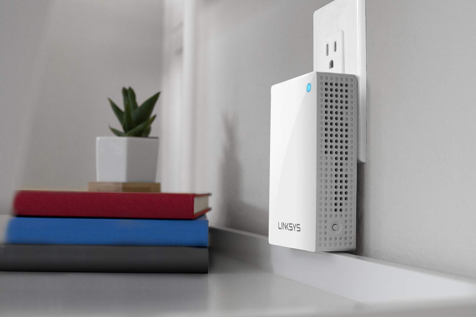 Linksys WHW0101P Velop Mesh WiFi Extender: Wall Plug-in, Wireless Range and Speed Booster for Velop Mesh Wi-Fi System, Single Outlet (White)