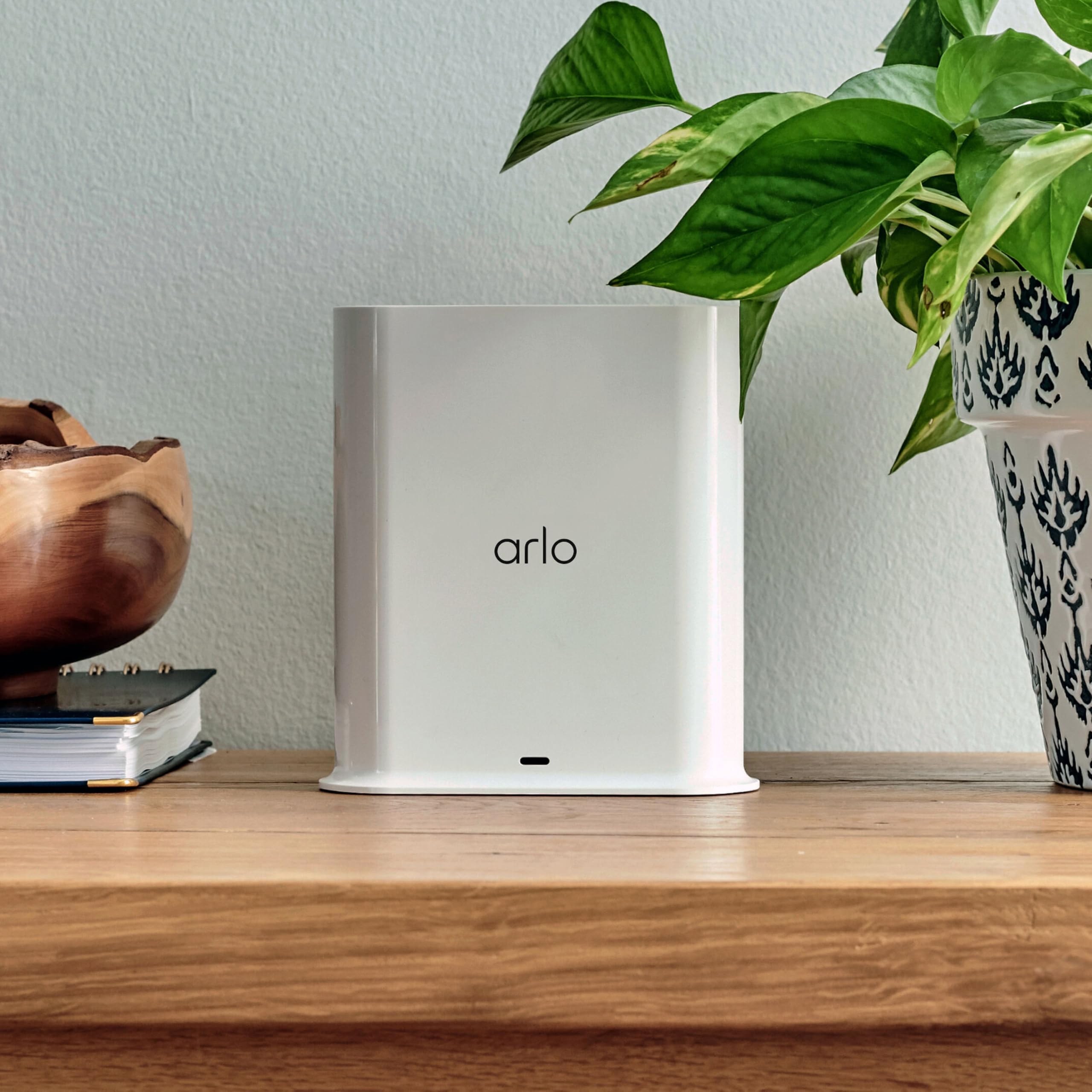 Arlo Pro SmartHub - Arlo Certified Accessory - Connects Arlo Cameras to the Internet, Works with Arlo Ultra, Ultra 2, Pro 3, Pro 4, Pro 3 Floodlight, Essential & Video Doorbell Cameras - VMB4540