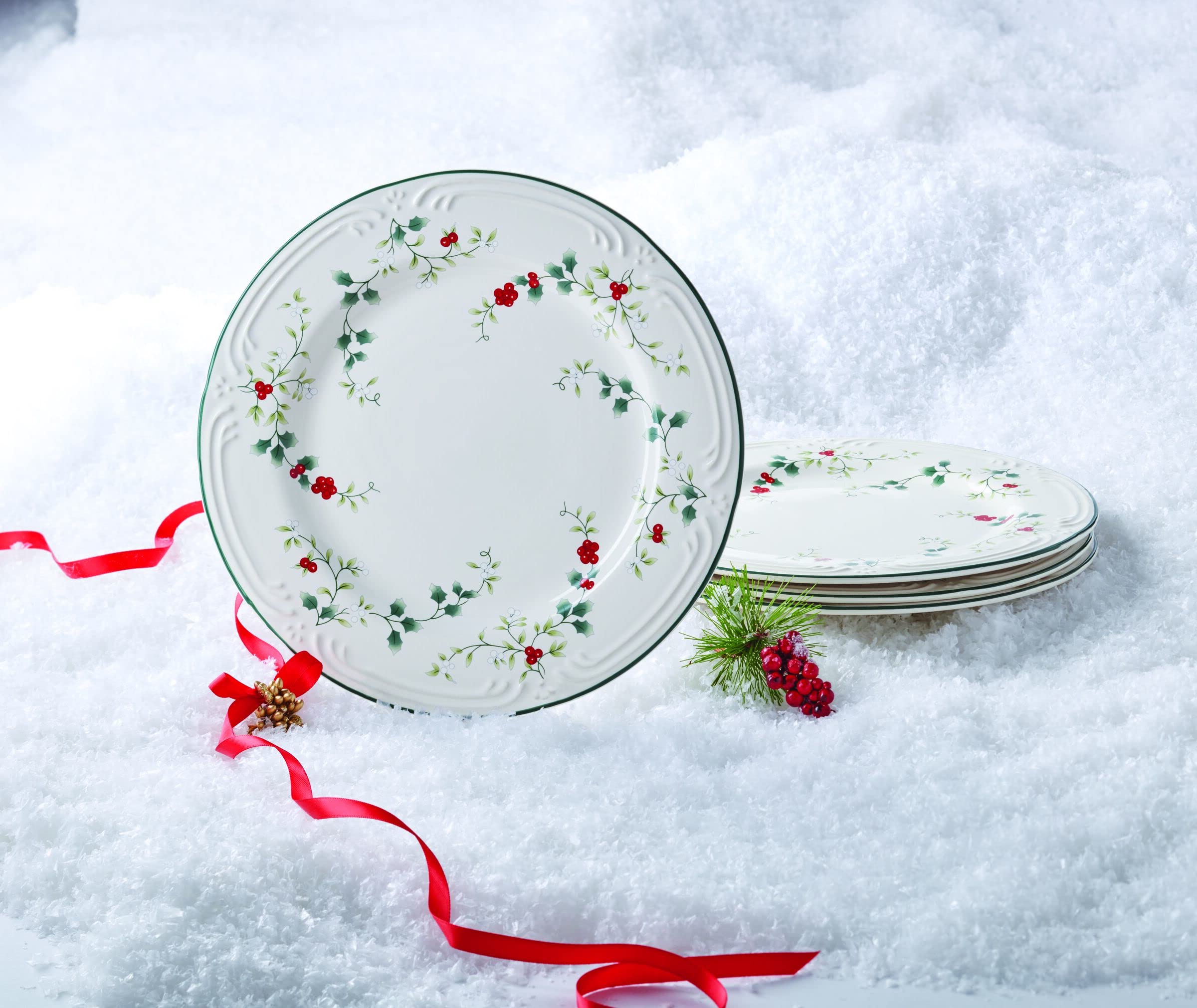 Pfaltzgraff Winterberry 10-1/2-Inch Dinner Plates, Set of 4