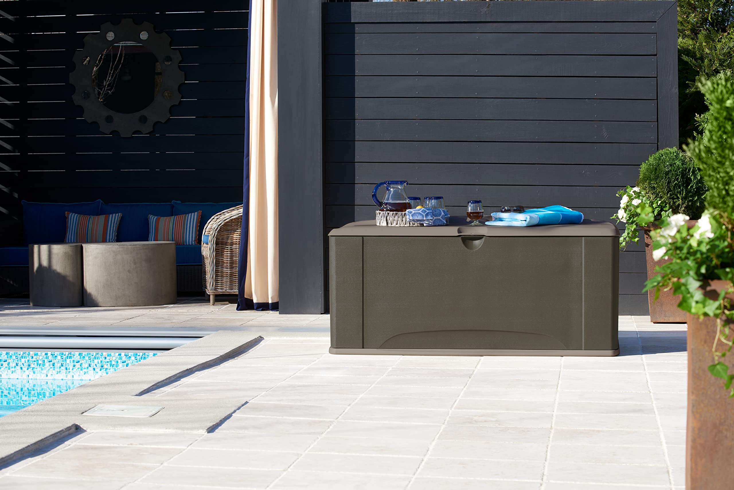 Rubbermaid Extra Large Resin Weather Resistant Outdoor Storage Deck Box, 120 Gal., Putty/Canteen Brown, for Garden/Backyard/Home/Pool