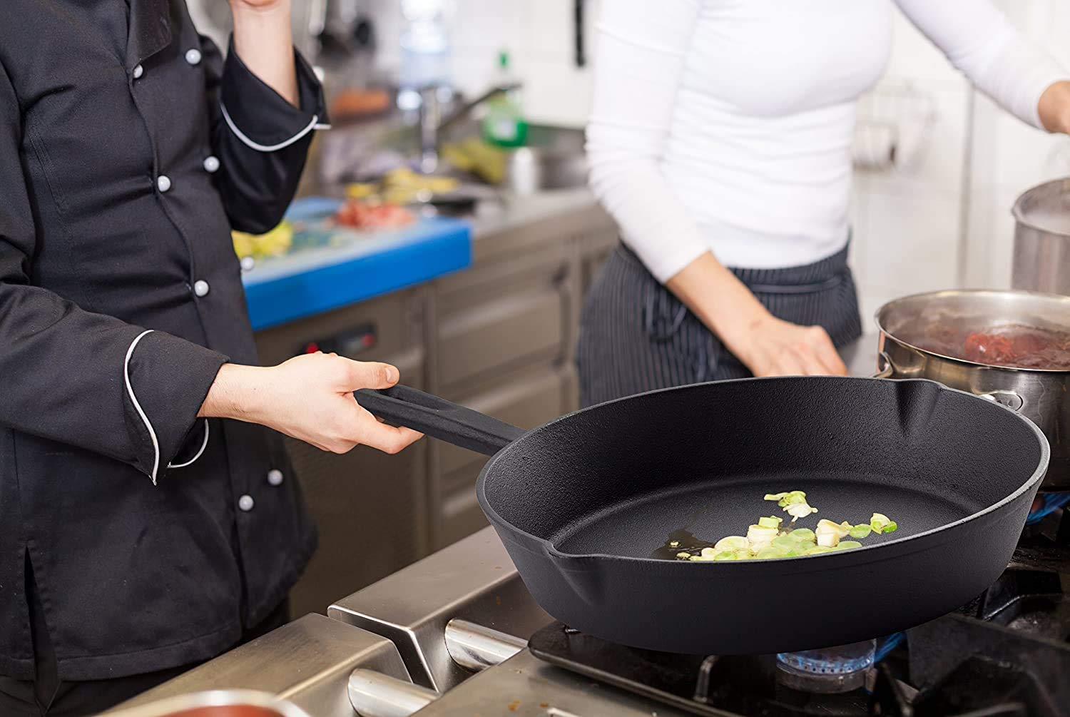 MEKBOK Pre-Seasoned Cast Iron 3 Piece Skillet Set