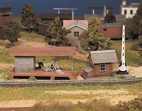 Bachmann Trains - PLASTICVILLE U.S.A. BUILDINGS – CLASSIC KITS - LOADING PLATFORM & CROSSING SHANTY - O Scale