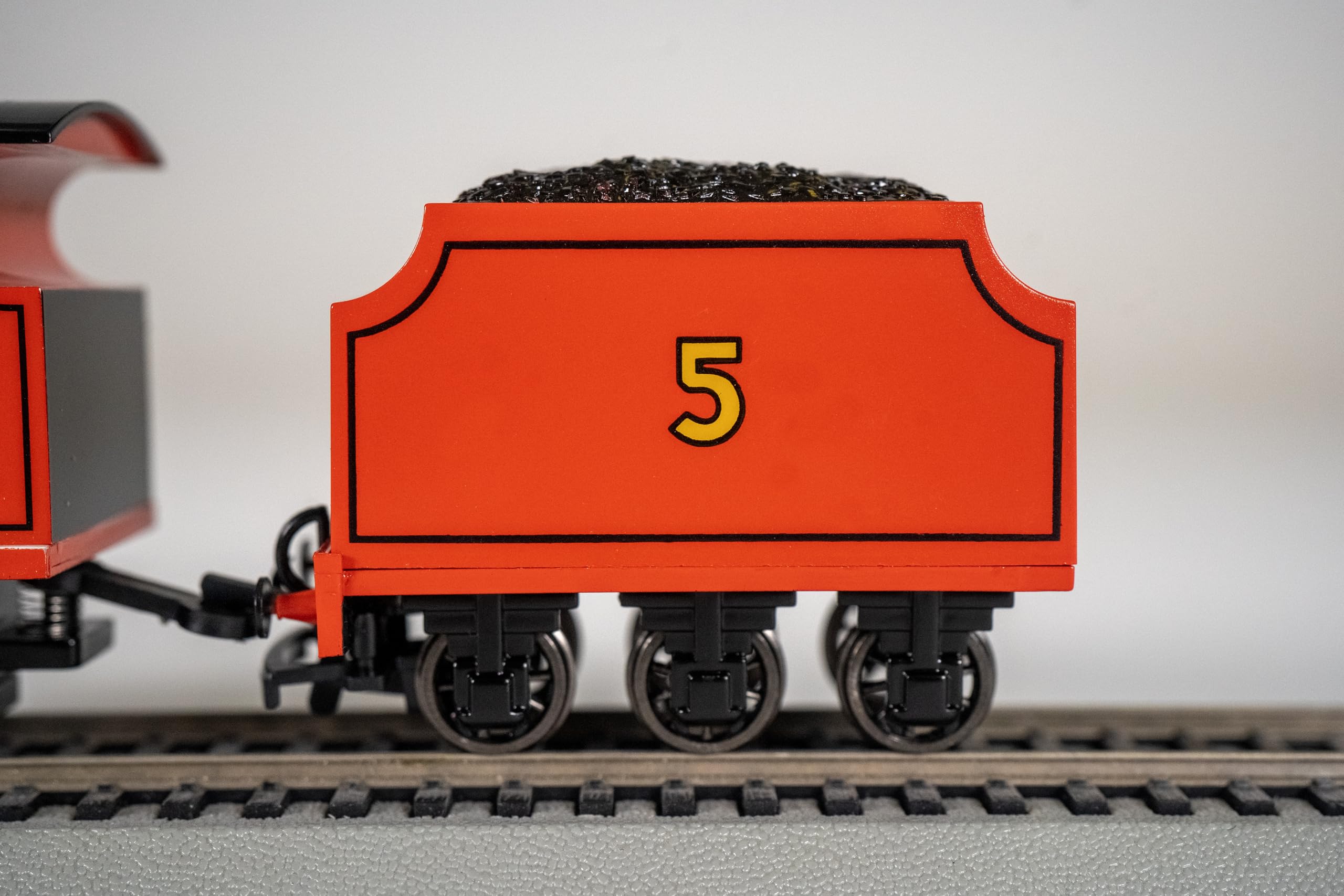 Bachmann Trains - THOMAS & FRIENDS JAMES THE RED ENGINE w/Moving Eyes - HO Scale