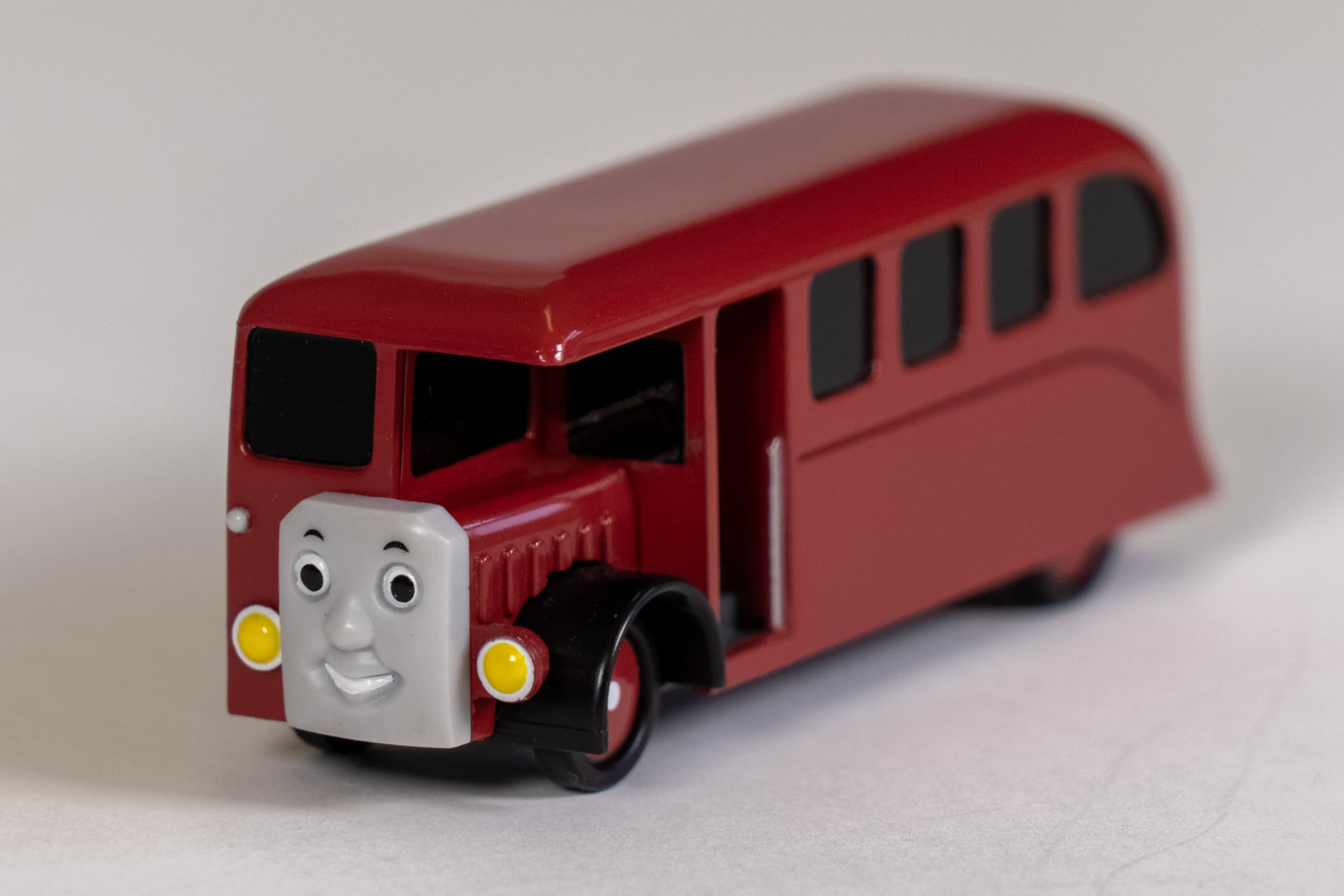 Bachmann Trains - THOMAS & FRIENDS BERTIE THE BUS - HO Scale, Red