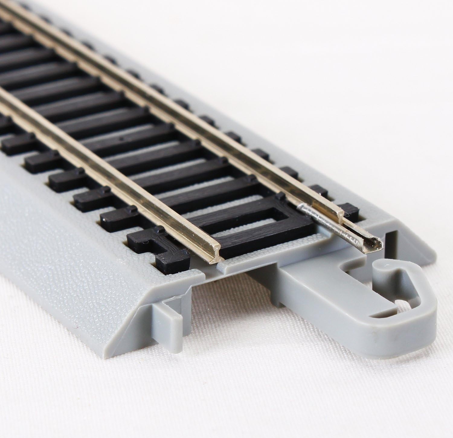 Bachmann Trains - Snap-Fit E-Z TRACK 3β STRAIGHT TRACK (4/card) - NICKEL SILVER Rail With Gray Roadbed - HO Scale