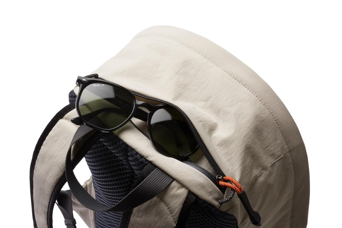 Bellroy Lite Daypack (lightweight performance backpack) - Shadow