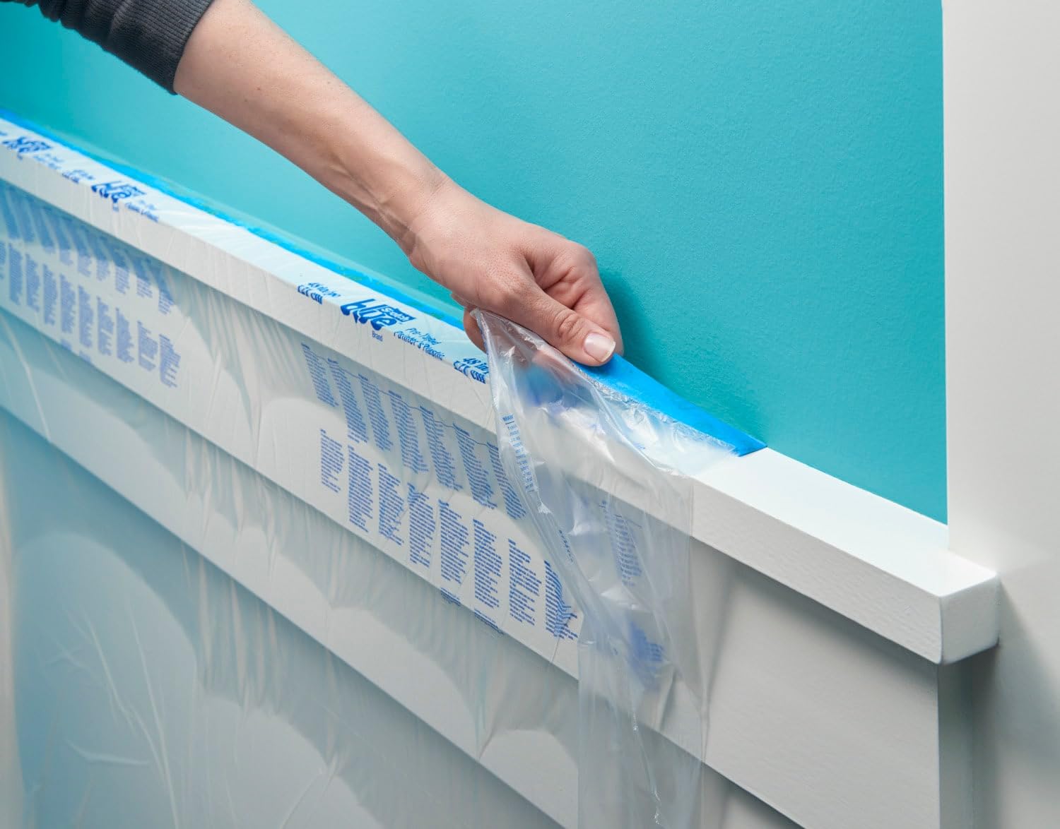 ScotchBlue Pre-Taped Painter's Plastic with Dispenser, Prepares and Protects in One Easy Step, Multi-Surface Painter's Tape and Plastic for Indoor Use, 24 Inches x 30 Yards, 1 Roll