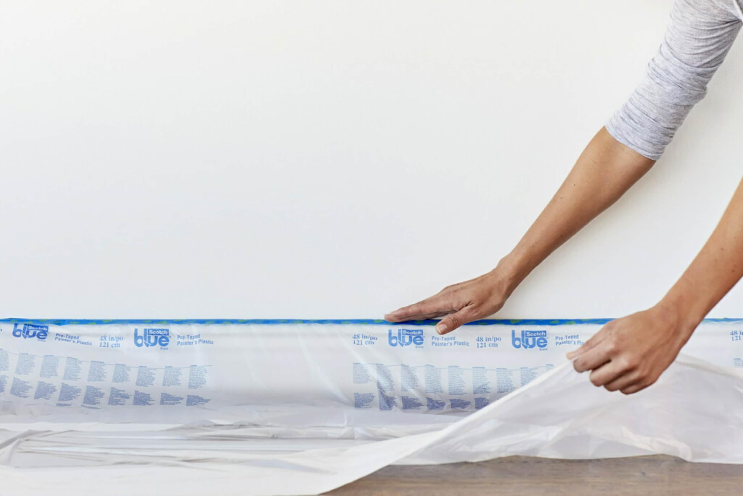 ScotchBlue Pre-Taped Painter's Plastic with Dispenser, Prepares and Protects in One Easy Step, Multi-Surface Painter's Tape and Plastic for Indoor Use, 24 Inches x 30 Yards, 1 Roll