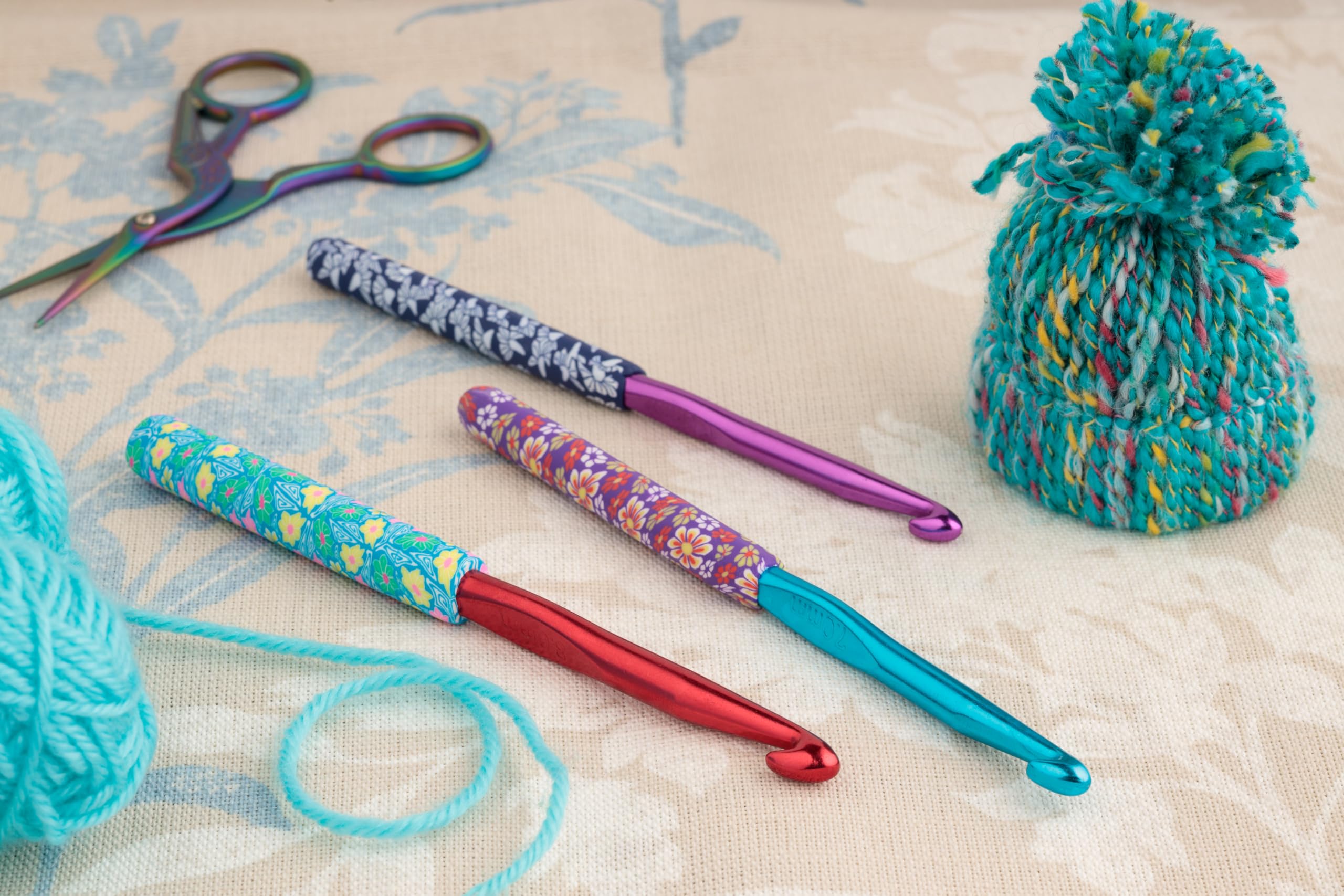 The Quilted Bear Crochet Hook Set - Premium Soft Grip Floral Crochet Hooks with Polymer Clay Handle 12 Hook Kit (2mm, 2.5mm, 3mm, 3.5mm, 4mm, 4.5mm, 5mm, 5.5mm, 6mm, 6.5mm, 7mm & 8mm)