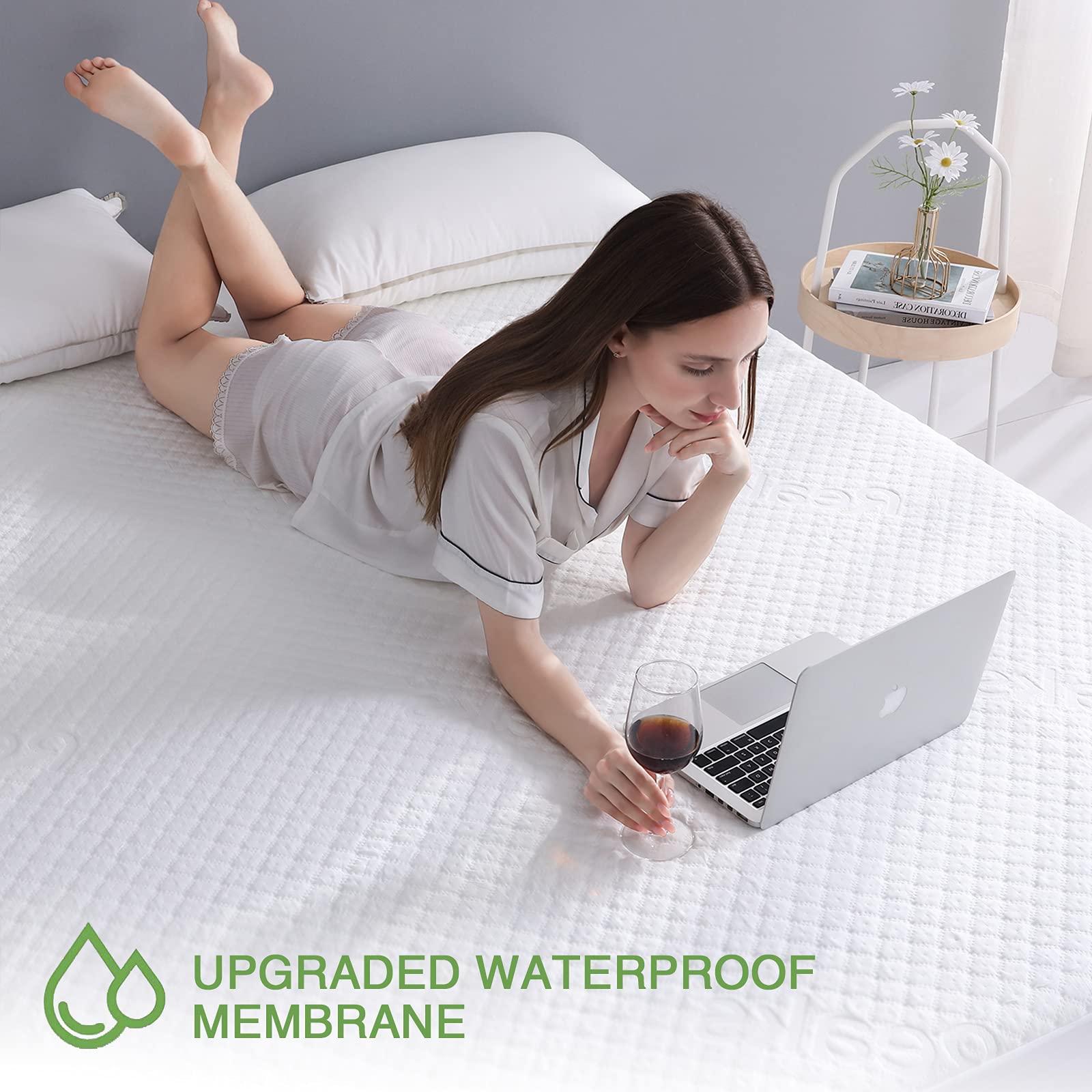 King Size Waterproof Mattress Protector Bamboo Cooling Fitted Mattress Pad Cover with Deep Pocket Up to 18''