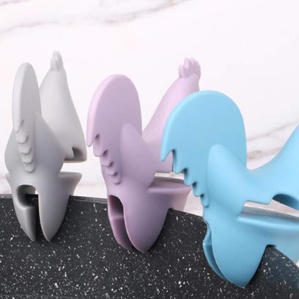 DOITOOL 2pcs Silicone Lid Lifters Spill Proof Lid Lifters Cute Animal Shape Pot and Pan Lid Holder for Soup Pot Kitchen Gadget Tools Cooking Helper (Chick Random Color)