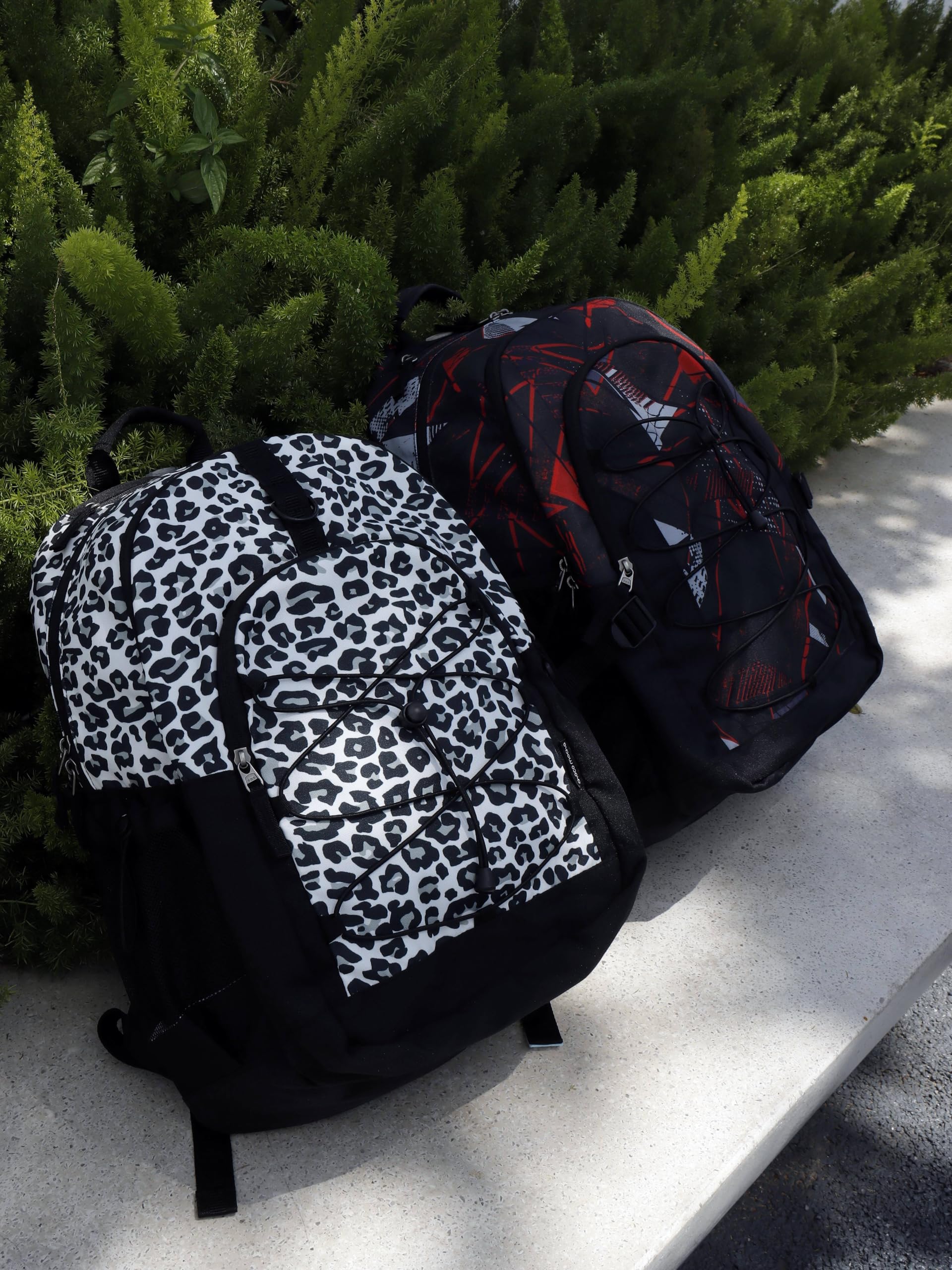 Choco Mocha Snow Leopard Backpack for Teen Girls, Travel School Backpack for Girls High Middle School 18 Inch Large Bookbag, Black