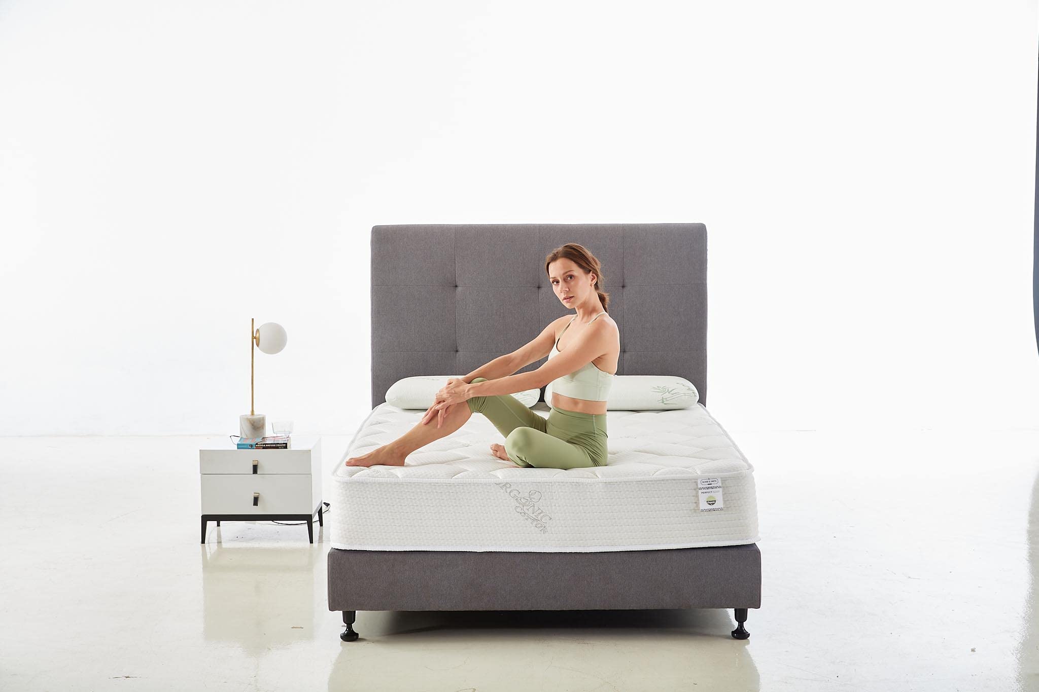 Queen Size Mattress - 10 Inch Cool Memory Foam & Spring Hybrid Mattress with Breathable Cover - Comfort Plush Euro Pillow Top - Rolled in a Box - Oliver & Smith