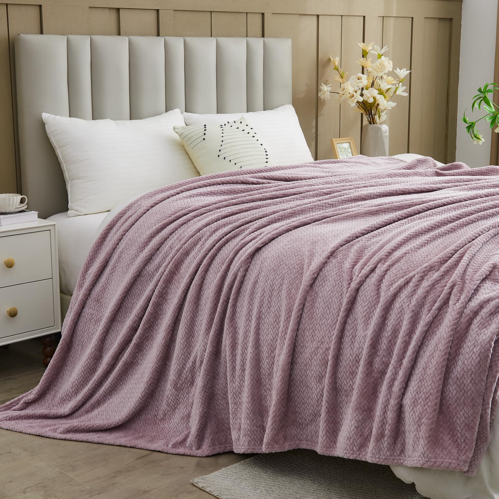 NEWCOSPLAY Super Soft Throw Blanket Premium Silky Flannel Fleece Leaves Pattern Lightweight Blanket All Season Use (Light Purple, Throw(50"x60"))