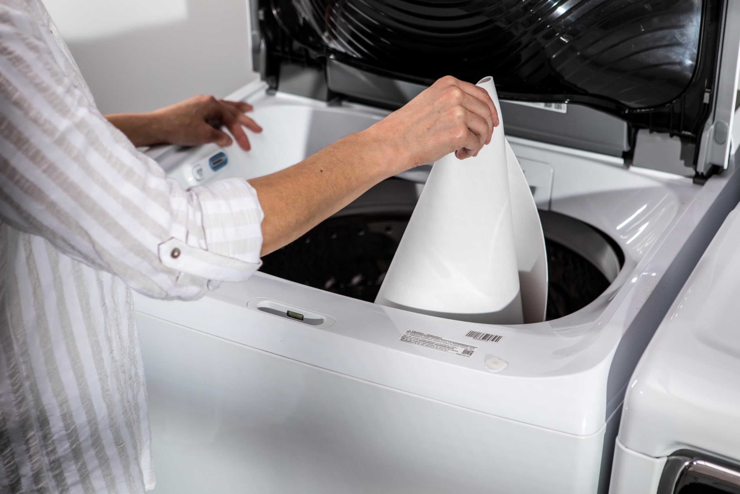 Duck Brand Solid Grip Easy Shelf Liner with Clorox, White