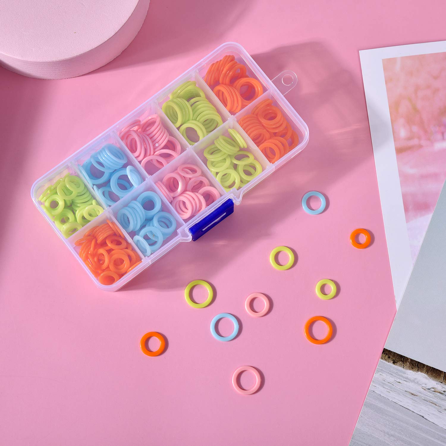 240 Pieces Knitting Stitch Marker, Plastic Smooth Coloured O-Rings with Clear Storage Box, Crochet Ring Assorted Knitting Needle Clip Multiple-Size