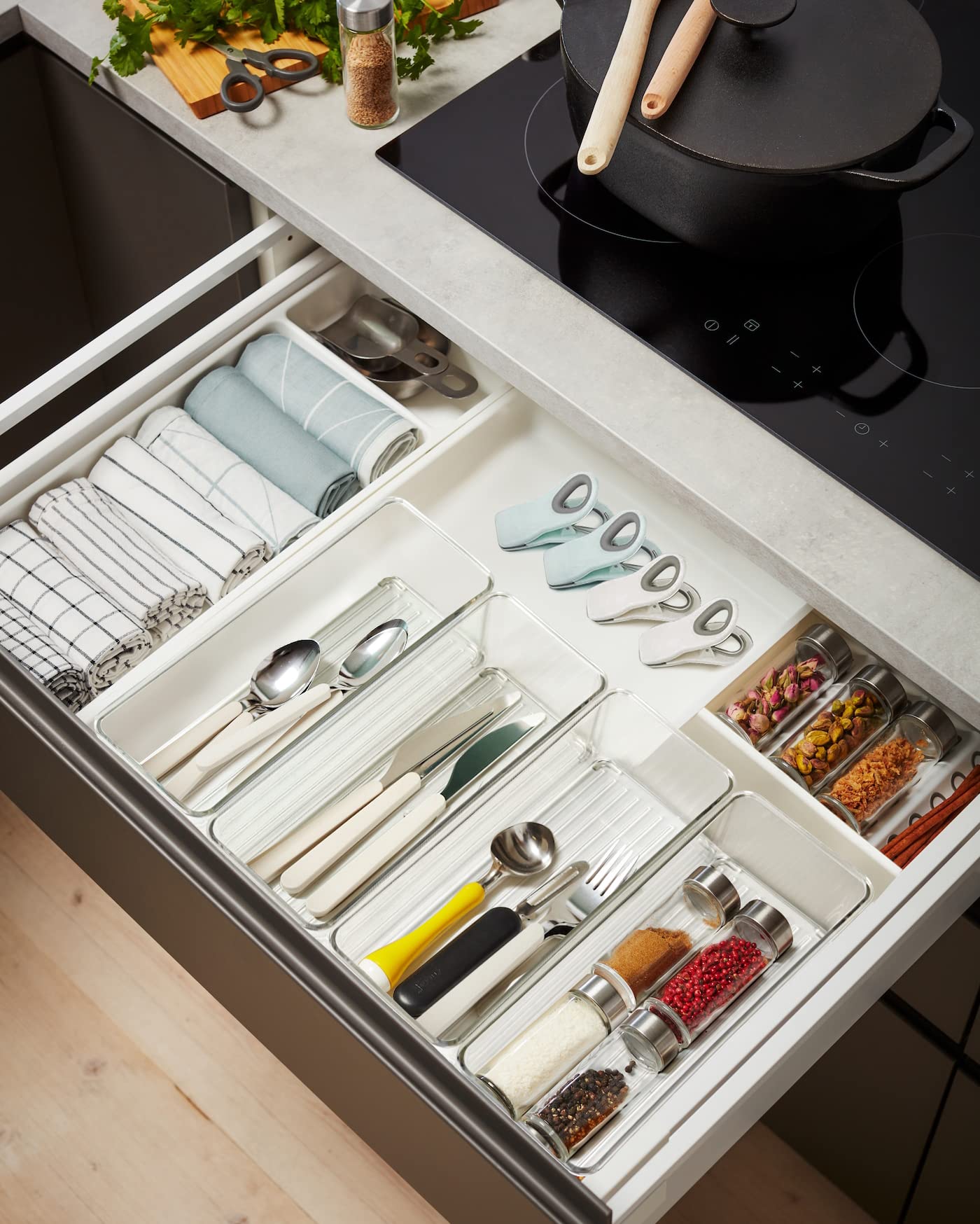 Hudgan 8 Pack Clear Plastic Drawer Organizer Bins Set, Stackable Cutlery Storage Bins Trays for Organizing Kitchen Supplies, Bathroom Supplies, Office Supplies, Crafts, Gadgets, Cabinet Supplies