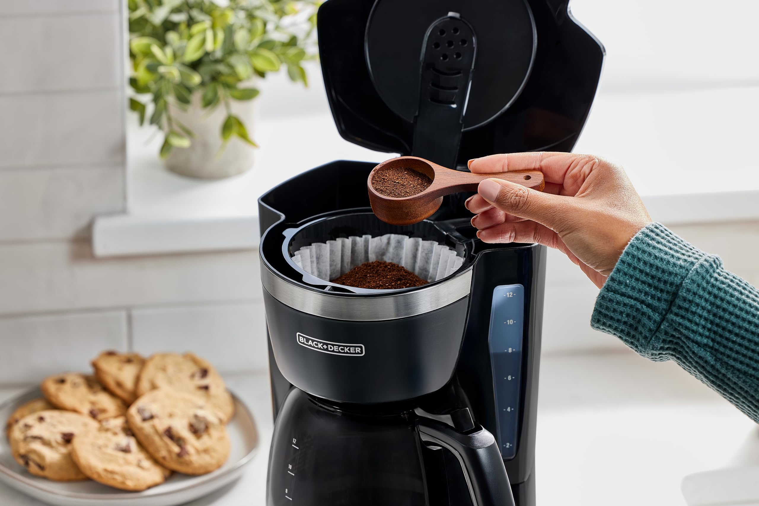 Black+Decker CM1160B 12-Cup Programmable Coffee Maker, Black/Stainless Steel