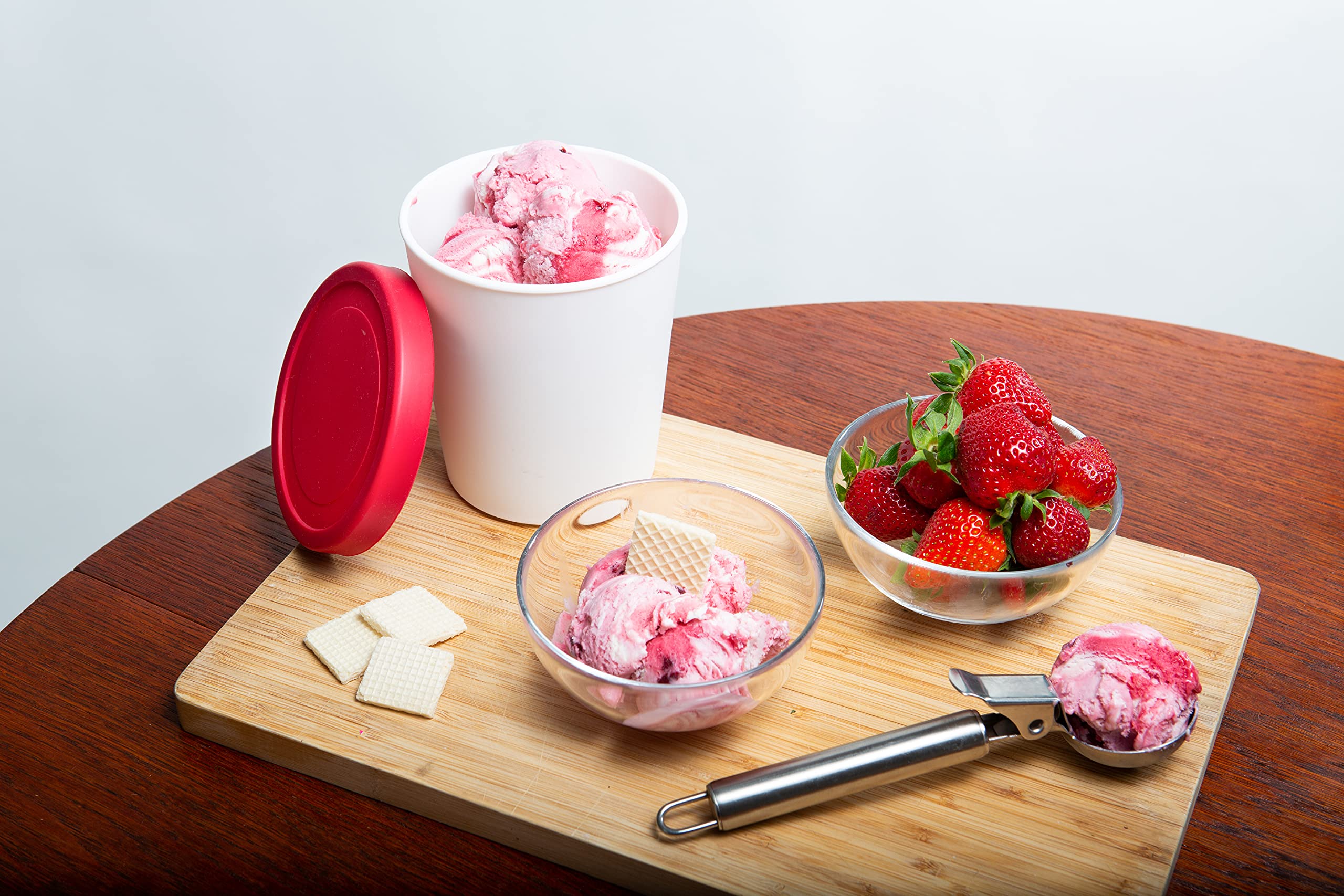 LIN Ice Cream Containers 4-Pack - 1Quart Reusable Round Storage Tubs for Homemade Ice Cream, Dessert, Gelato, Sorbet, 2 Red & 2 Blue Silicone Lids - Non-BPA Plastic Containers - Dishwasher-Safe - No Freezer Burn
