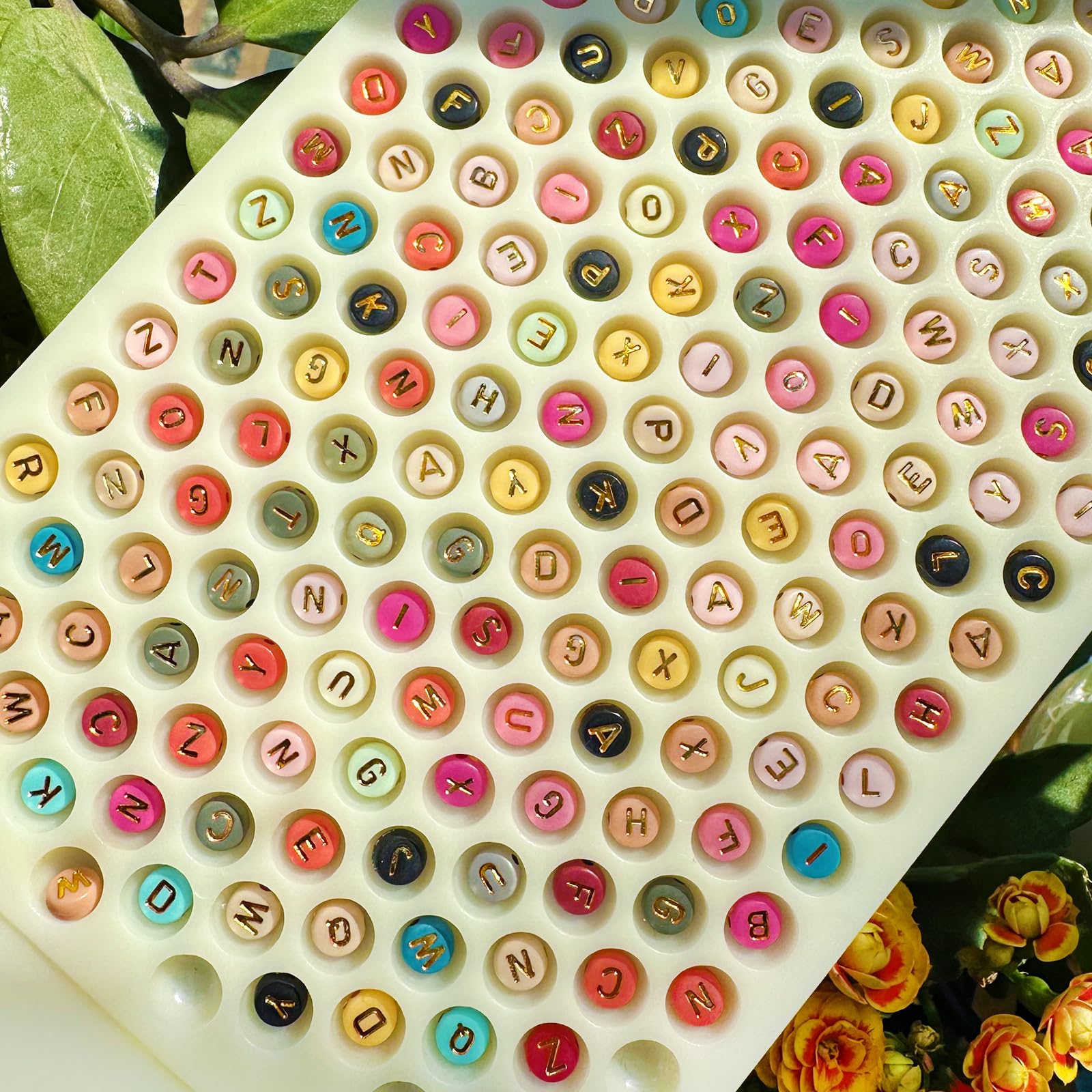 1200pcs Acrylic Letter Beads Alphabet Beads Round Mixed "A-Z" Alphabet Letter Bead Spacer Loose Bead with 1 Roll Crystal String Cord for Jewelry Making DIY Bracelets, Necklaces, Keychain(4mm x 7mm)