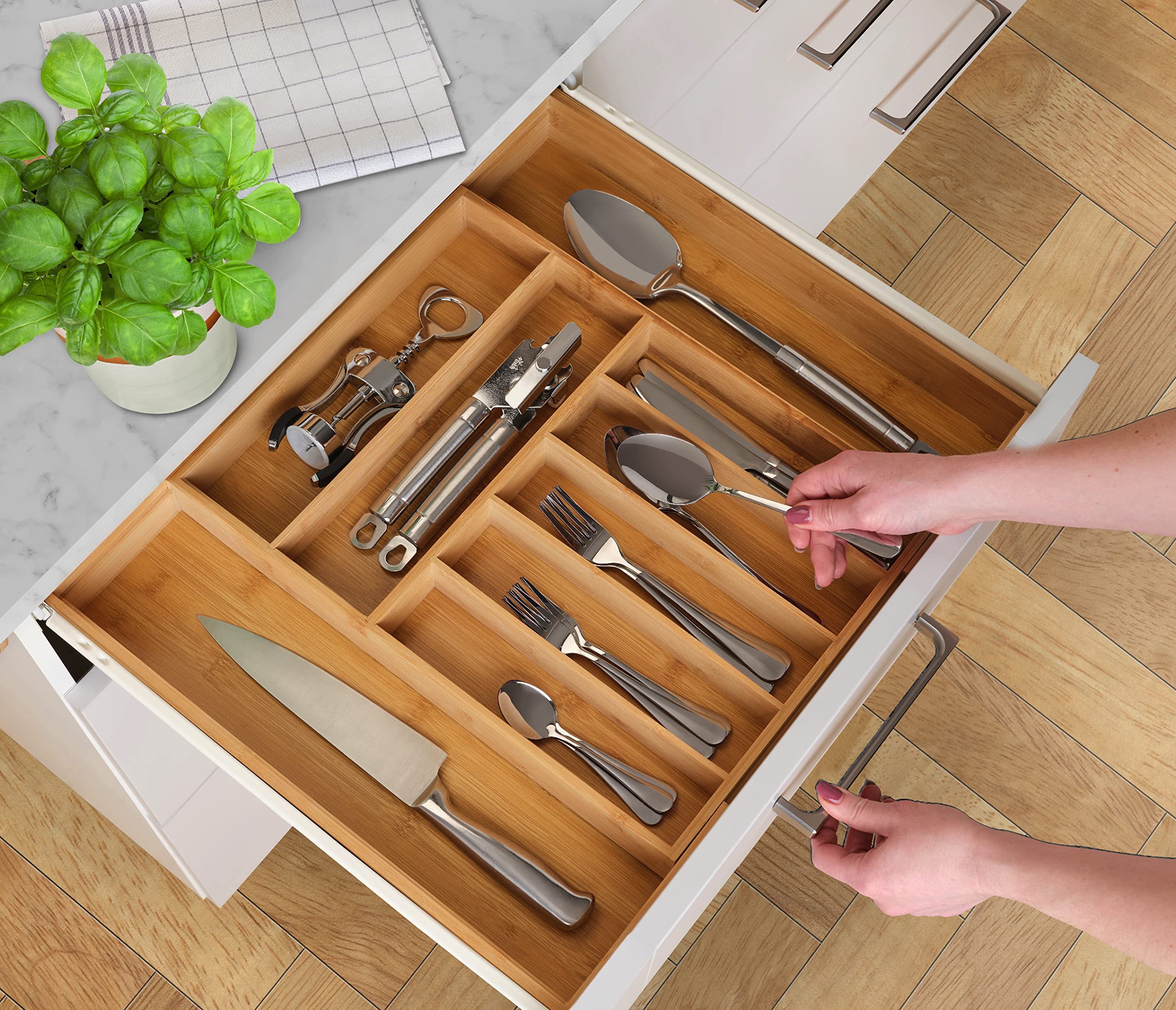 Stedware Kitchen Drawer Organizer, Heavy Duty Reinforced Silverware Divider Tray, Expandable Bamboo Utensil Holder for Flatware, Cutlery, Knives - Kitchen Organization and Storage