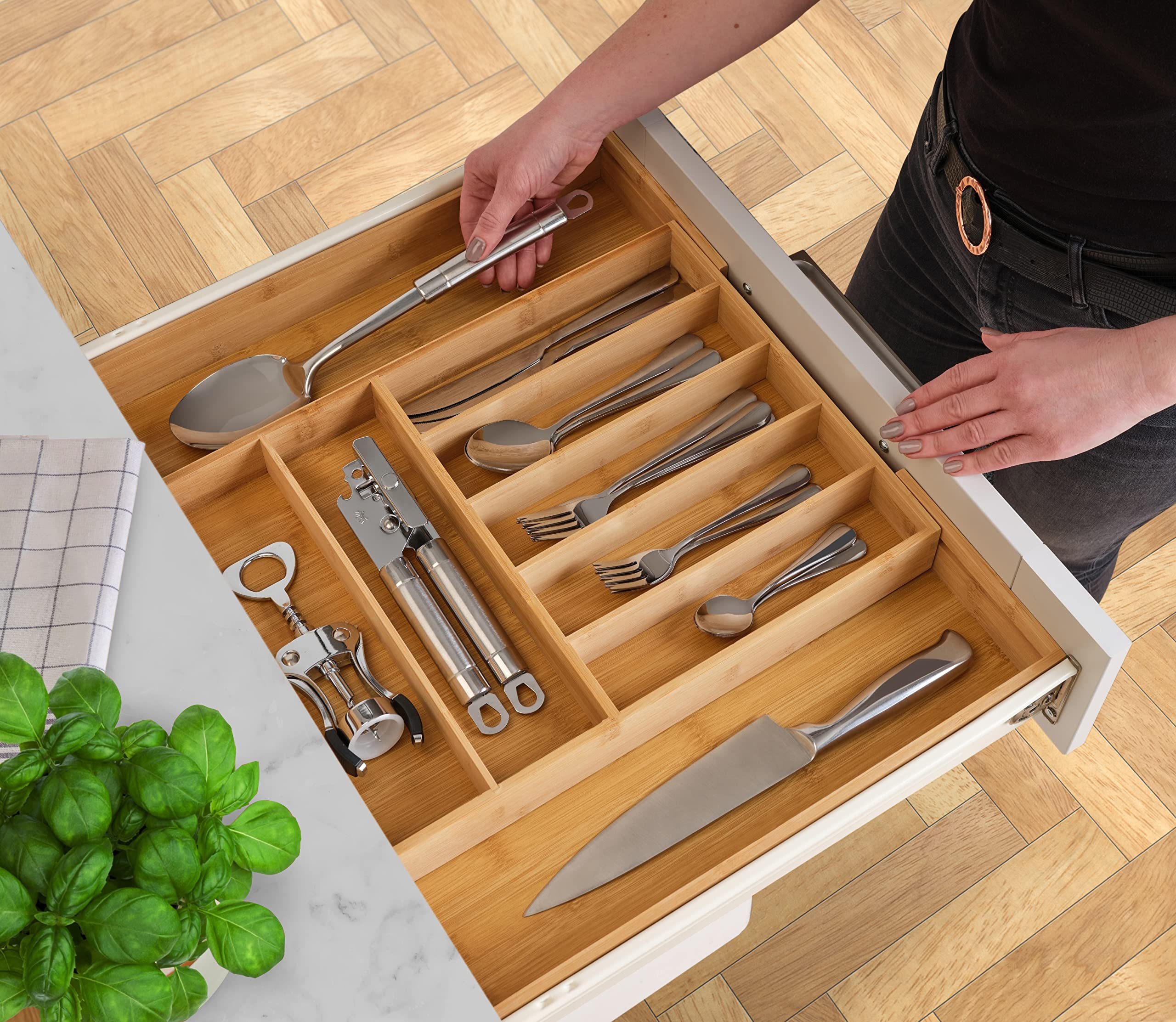Stedware Kitchen Drawer Organizer, Heavy Duty Reinforced Silverware Divider Tray, Expandable Bamboo Utensil Holder for Flatware, Cutlery, Knives - Kitchen Organization and Storage