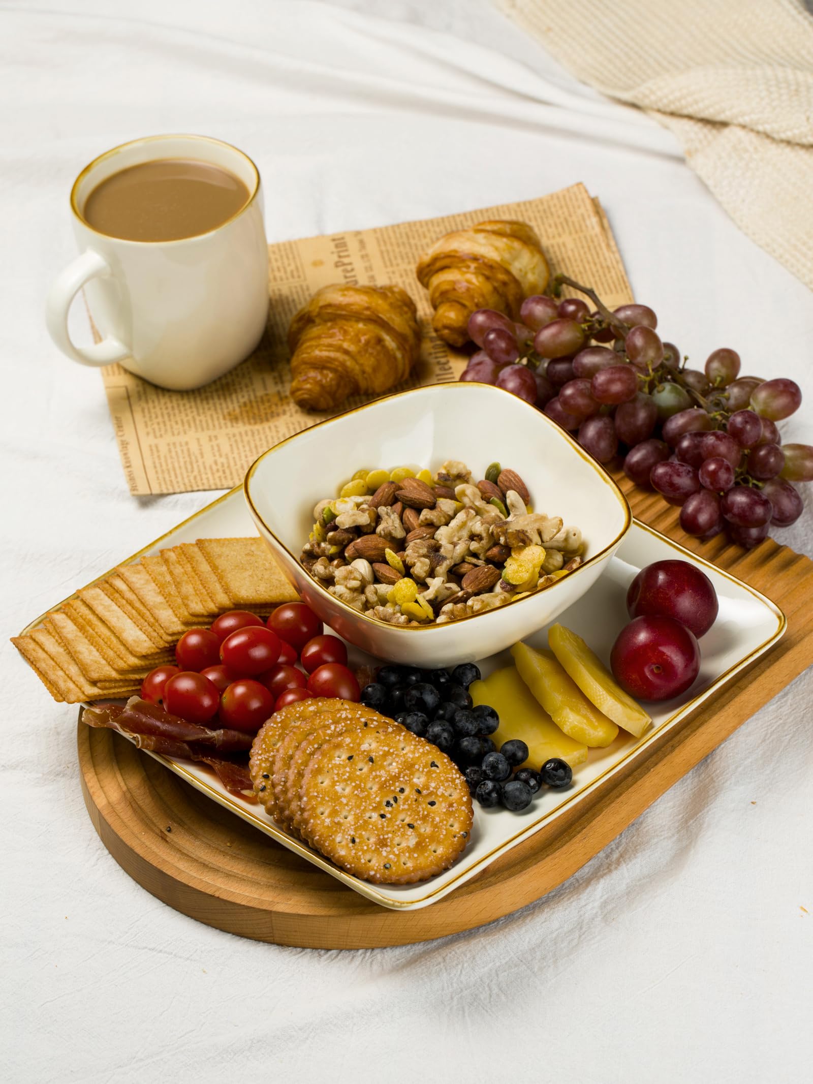 Famiware Dinnerware Sets for 4, Ocean Square 12-Piece Kitchen Plates and Bowls Sets, Microwave and Dishwasher Safe, Scratch Resistant, Vanilla White