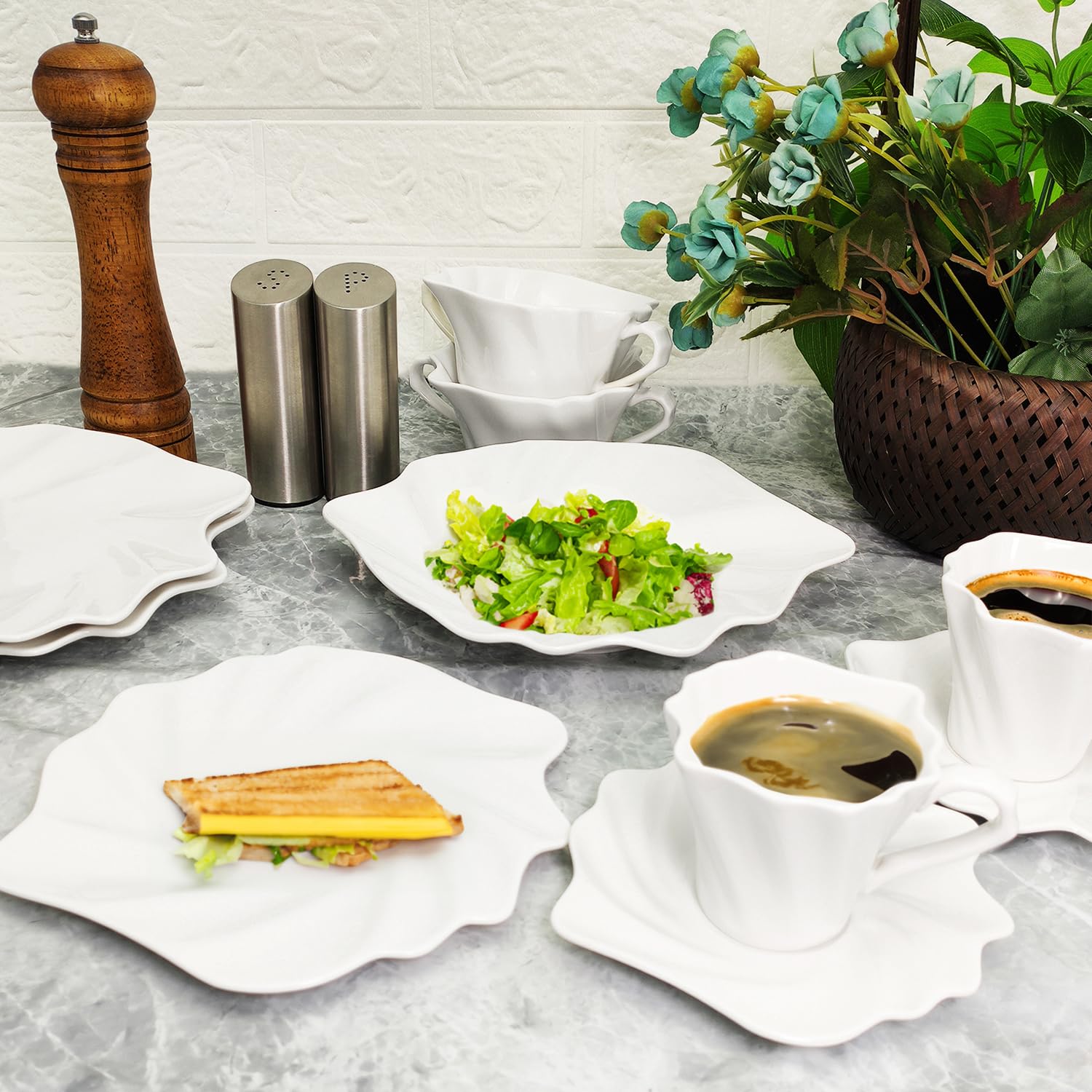 jinsongdafa Appetizer dinner Plates white Dessert Plates - Porcelain Modern Pasta Salad Plate Set of 4, Smooth Glaze, Scratch Resistant - Dishwasher, Microwave, Oven Safe 9.8 Inch