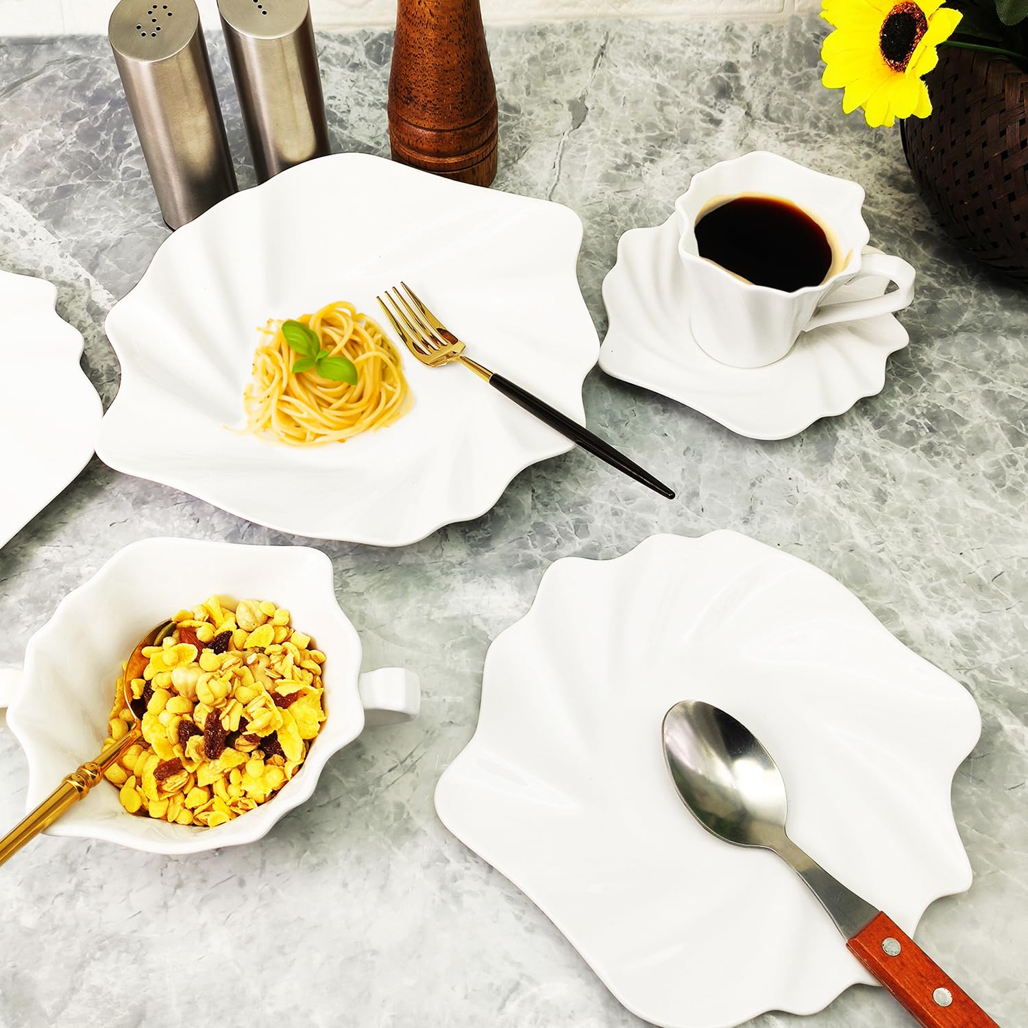 jinsongdafa Appetizer dinner Plates white Dessert Plates - Porcelain Modern Pasta Salad Plate Set of 4, Smooth Glaze, Scratch Resistant - Dishwasher, Microwave, Oven Safe 9.8 Inch