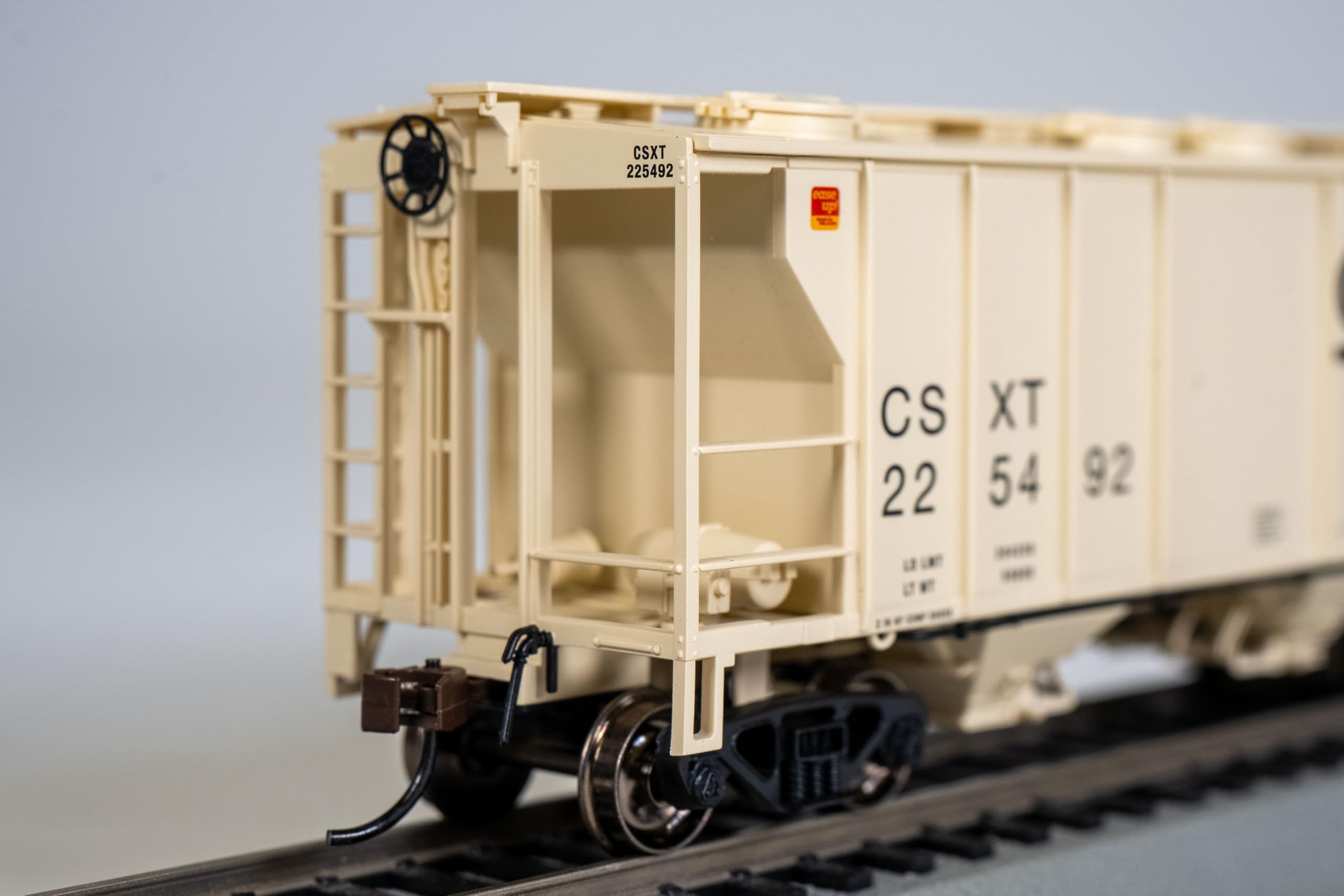 Bachmann Trains - PS-2 Two Bay Covered Hopper - Late Version - CSX® #225492 - HO Scale