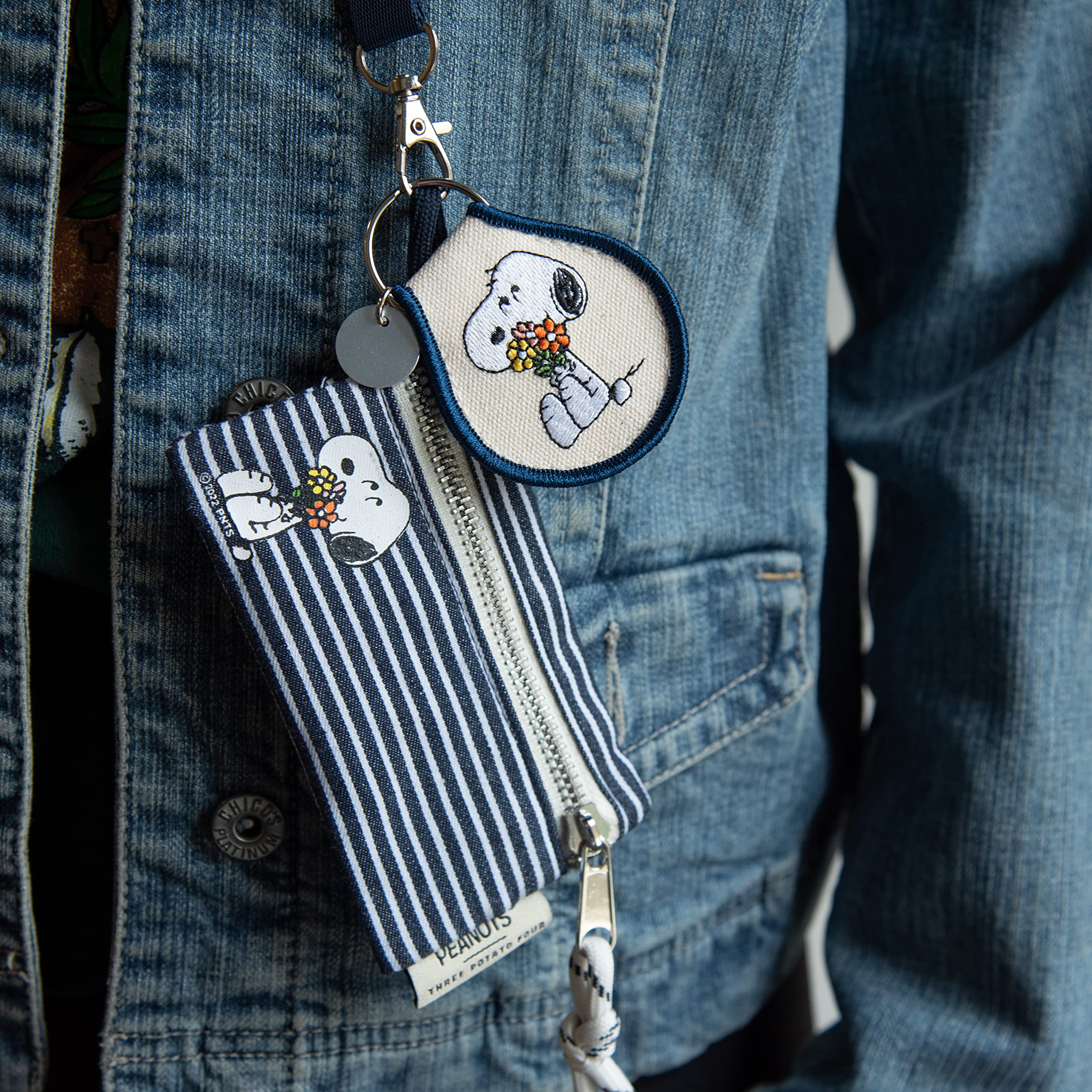 Three Potato Four x Peanuts® - Snoopy Flower Bouquet Patch Keychain