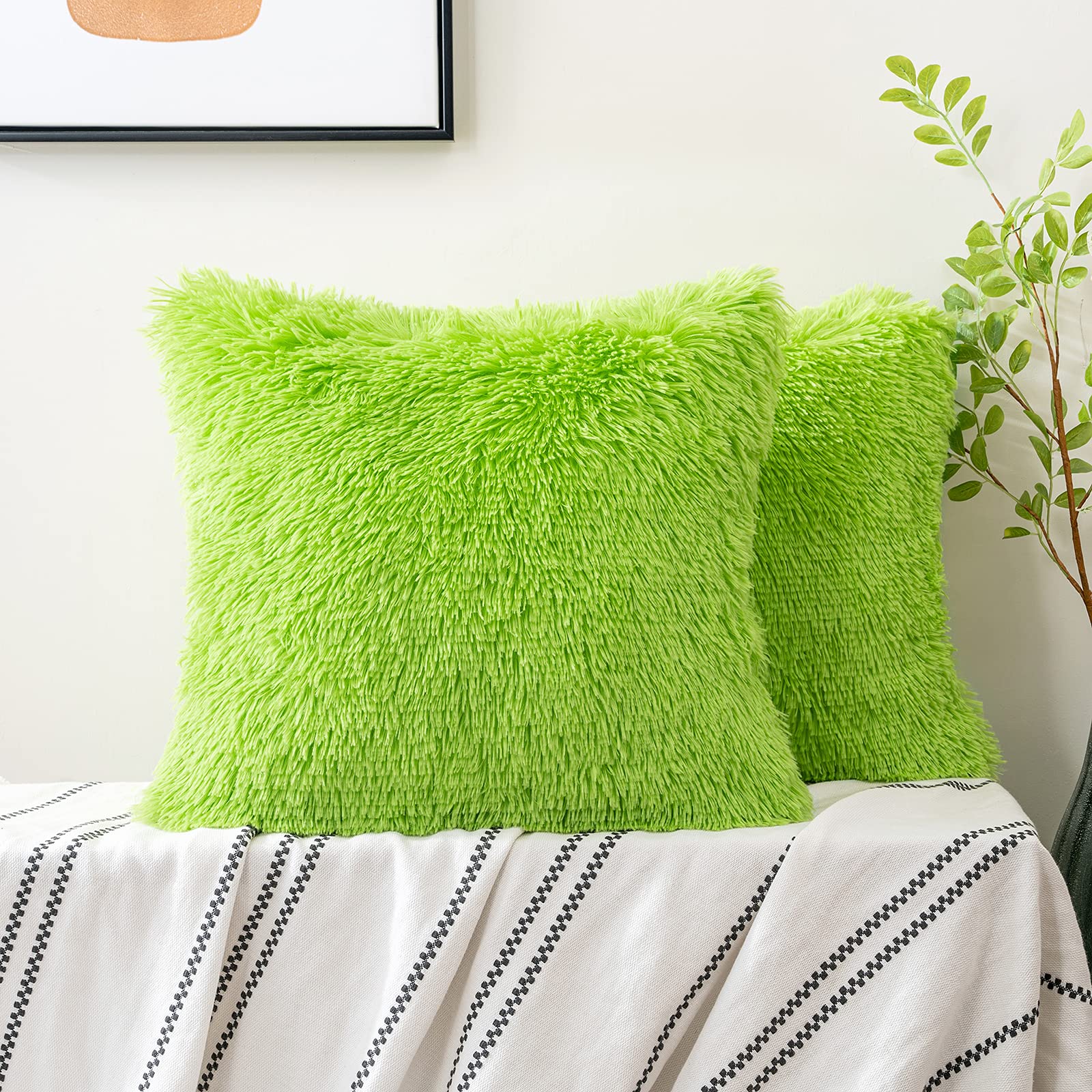 Woaboy Pack of 2 Luxury Faux Fur Throw Pillow Covers Decorative Soft Fluffy Plush Pillowcases Square Cushion Covers for Living Room Sofa Bedroom 20x20 Inch Green