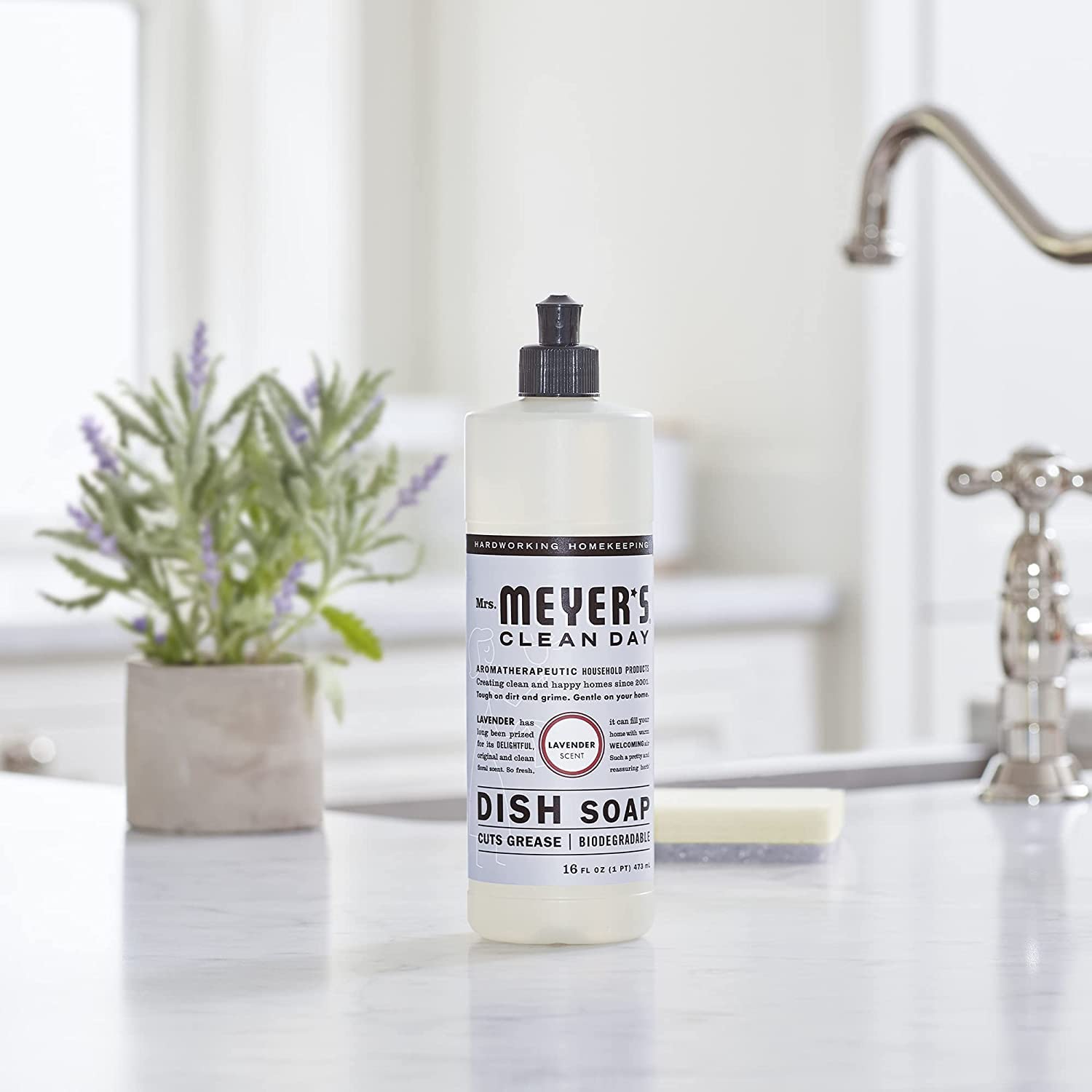 Mrs. Meyer's Liquid Dish Soap, Cruelty Free Formula, Lavender Scent, 16 oz (Pack of 2)
