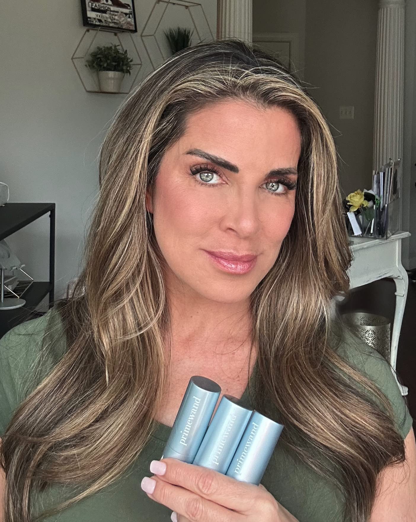 Prime Prometics PrimeWand Nourish β Stunning & Natural Pro-Age Makeup Moisturizing Makeup Stick for Mature Women β Silky Feel, Non-sticky Hydration (Nourish)