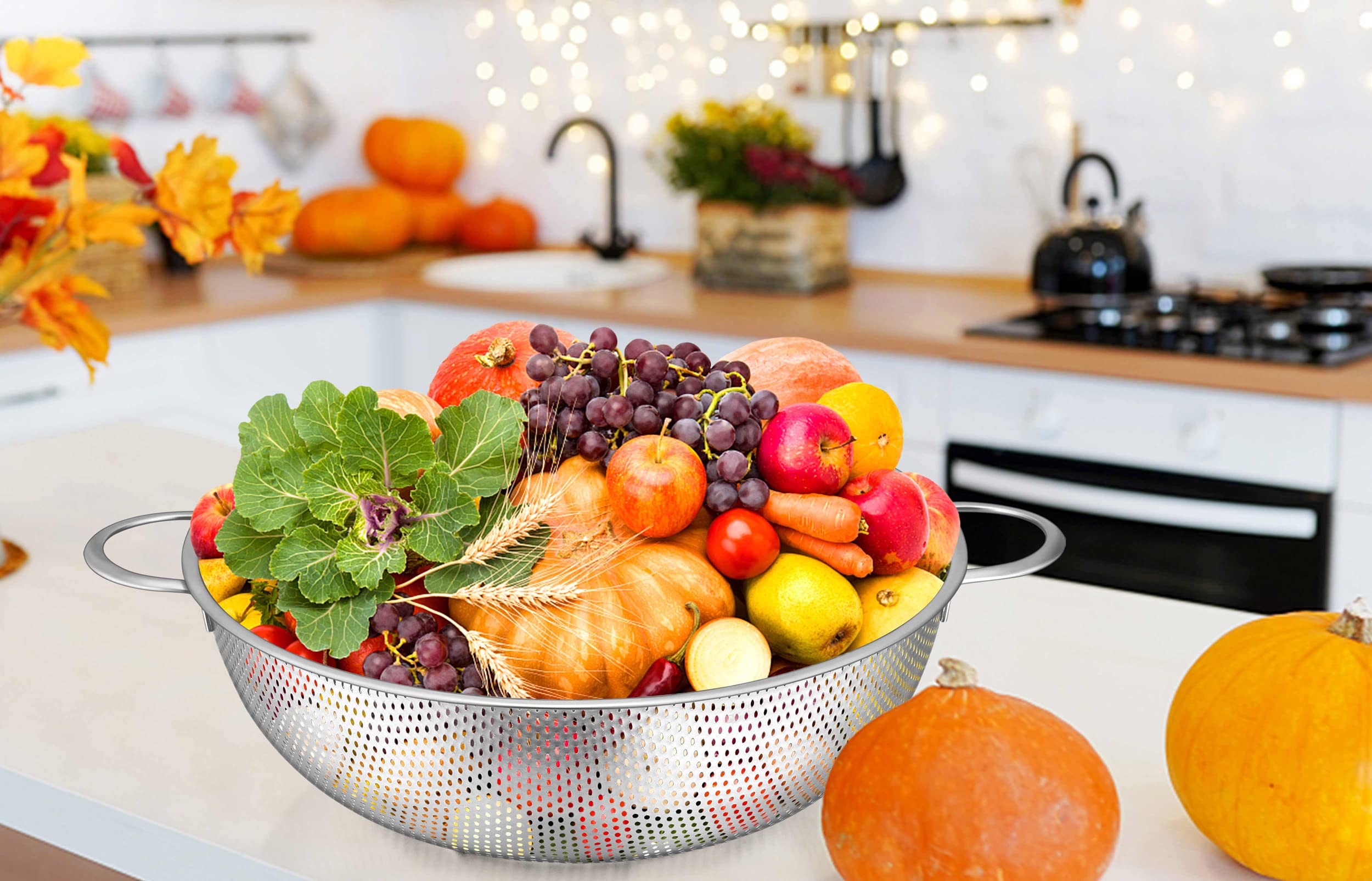 TeamFar Stainless Steel Colander, 5QT Micro-Perforated Metal Colander Food Strainer with Handles, for Draining Washing Rinsing Steaming, Non Toxic & Dishwasher Safe, Solid Construction & 3 Stable Feet