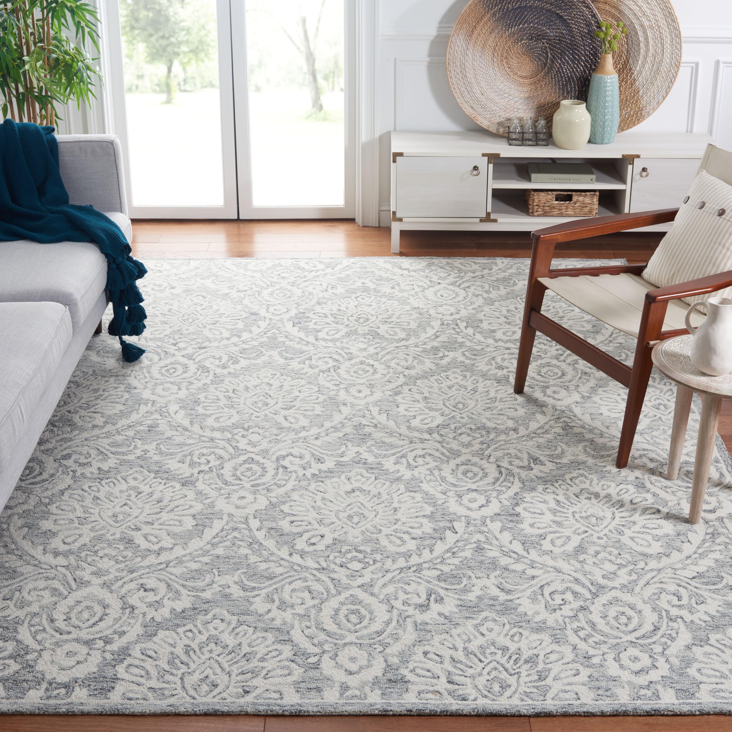 SAFAVIEH Blossom Collection Area Rug - 8' x 10', Grey & Ivory, Handmade Damask Wool, Ideal for High Traffic Areas in Living Room, Bedroom (BLM106H)
