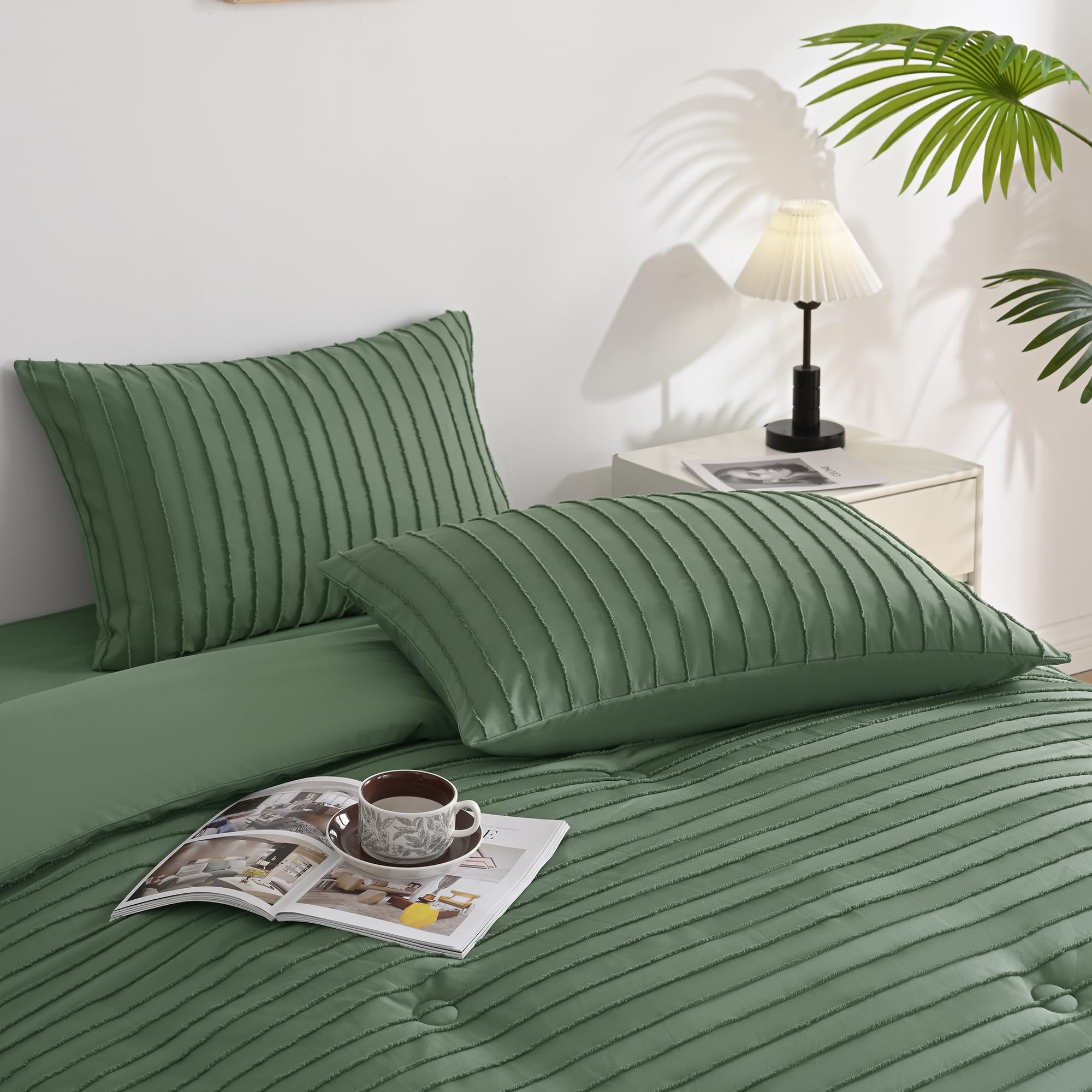 JELLYMONI 2 Pack Green Pillowcases Standard Size, Soft Microfiber Striped Tufted Pillow Covers with Envelope Closure (Pillows are not Included)