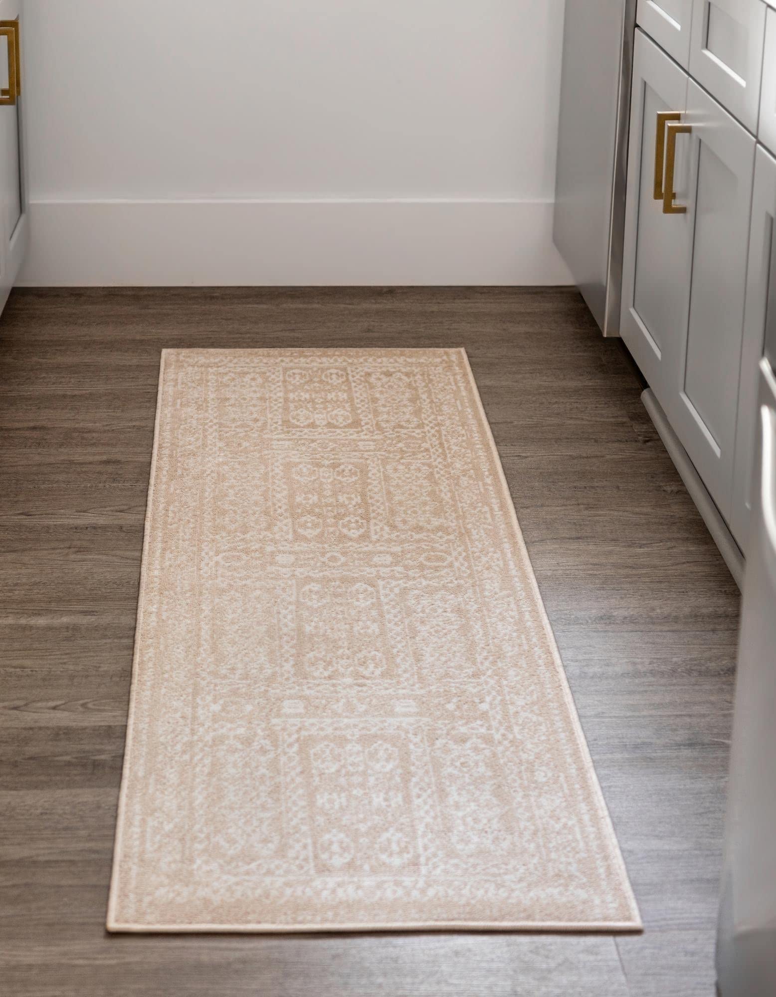 Rugs.com Oxford Collection Rug β 2' 7 x 12' Runner Beige Low Rug Perfect for Hallways, Entryways