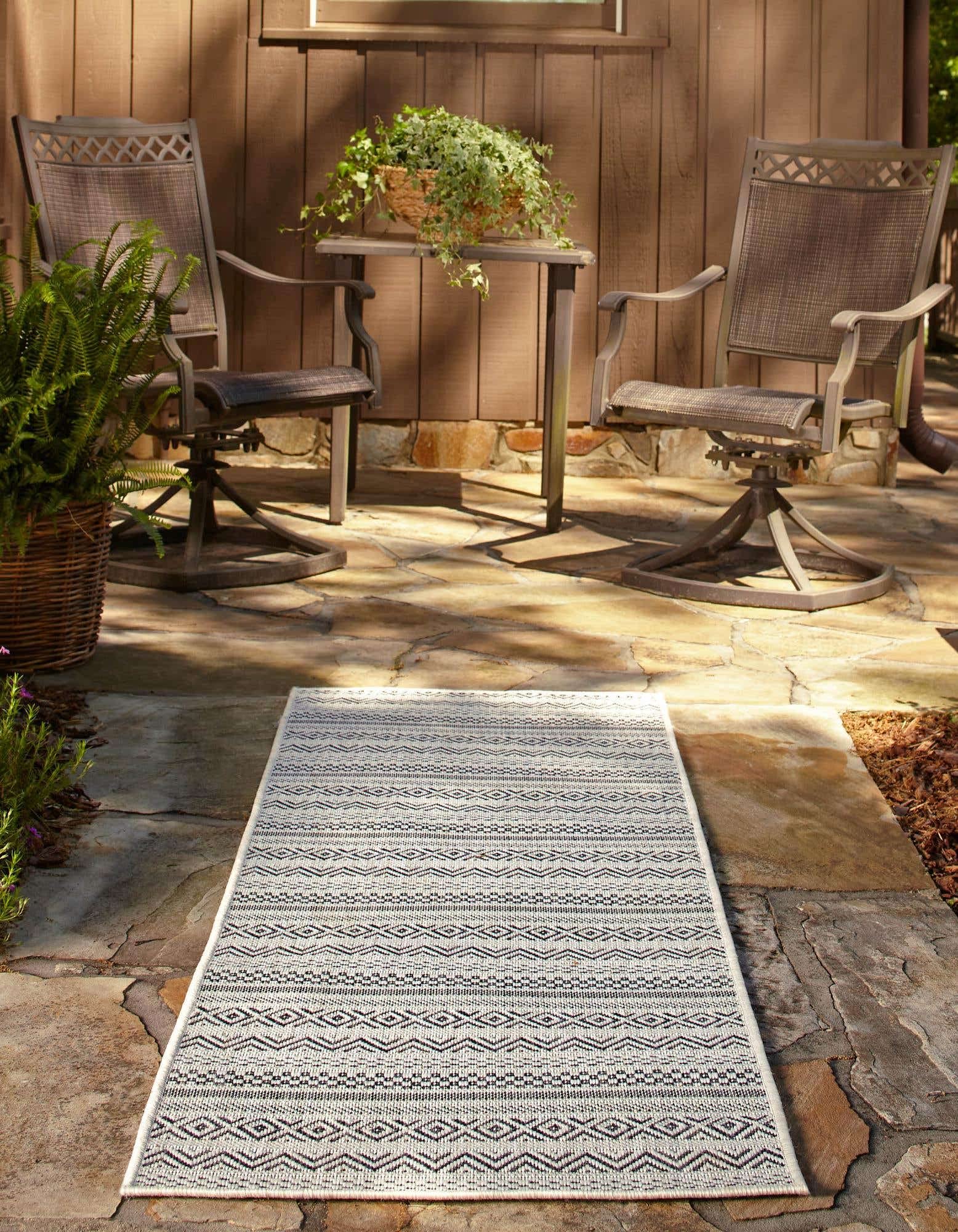 Rugs.com Outdoor Ribbon Collection Rug β 2' 7 x 12' Runner Beige Flatweave Rug Perfect for Hallways, Entryways
