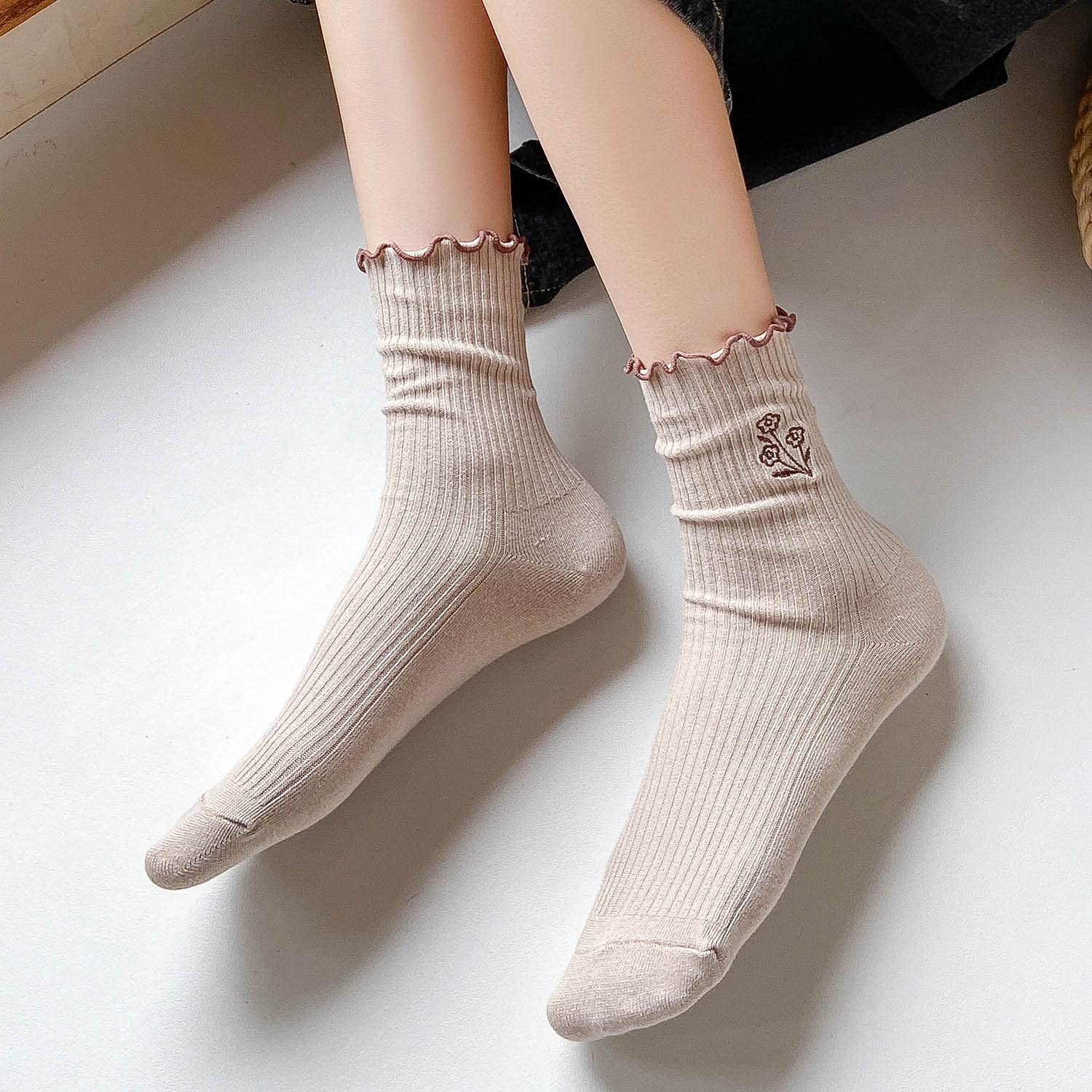 zrylibya Women's Ruffle Frilly Rib Knit Crew Socks Floral Embroidery Scalloped Pointelle Casual Ankle Socks 5 Pairs (Multicolor B)